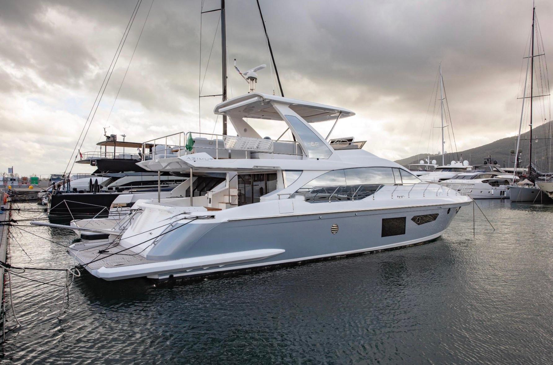 Used 2021 Azimut 66 Flybridge - 39 - Jura | YachtFocus