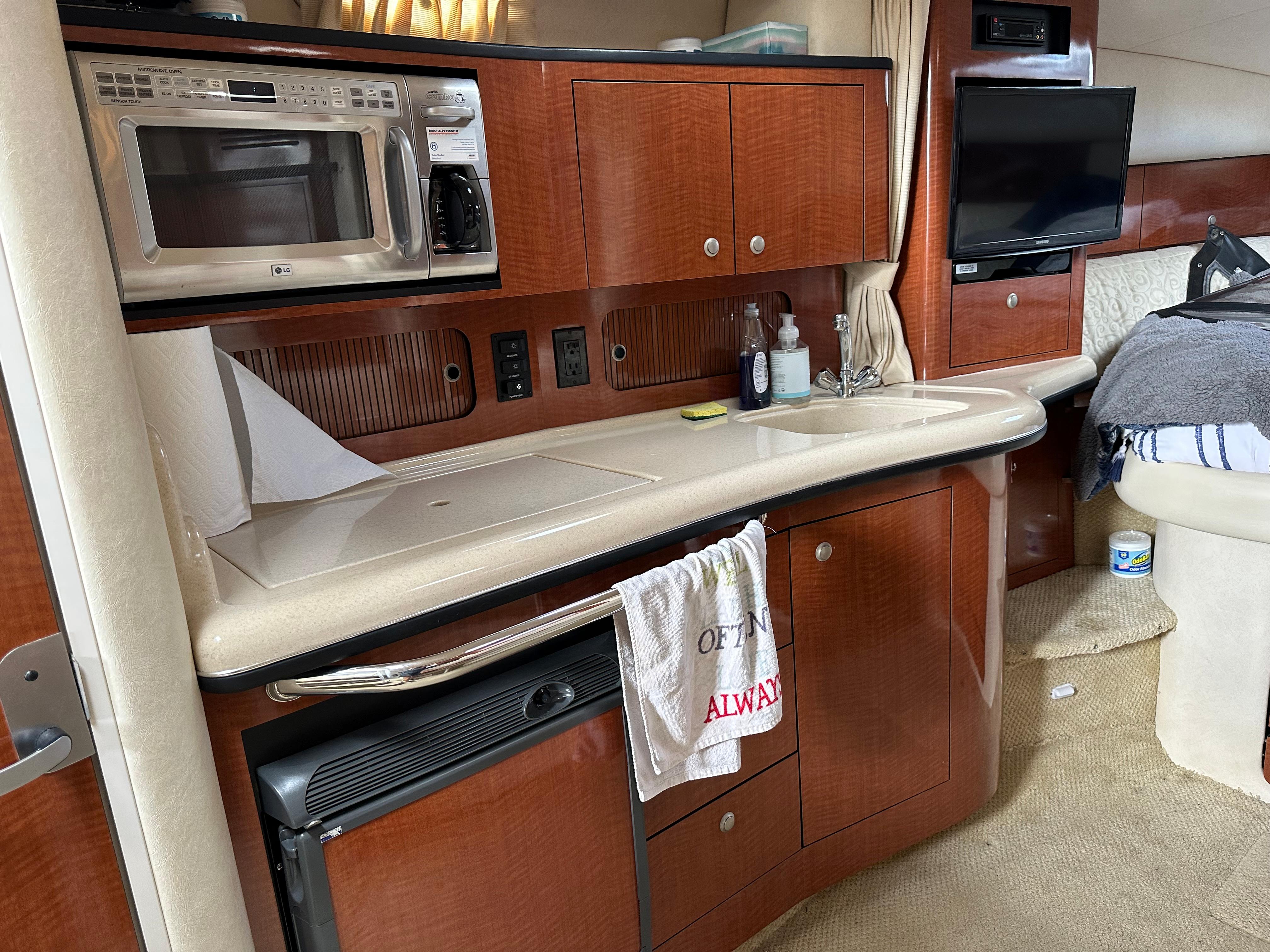 2005 Sea Ray 320 Sundancer Cruiser for sale - YachtWorld