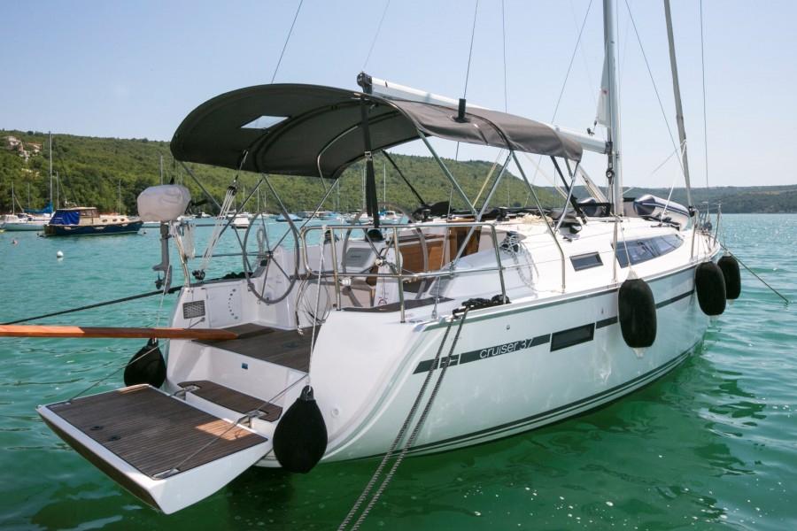 Used 2016 Bavaria Cruiser 37 | Youboat