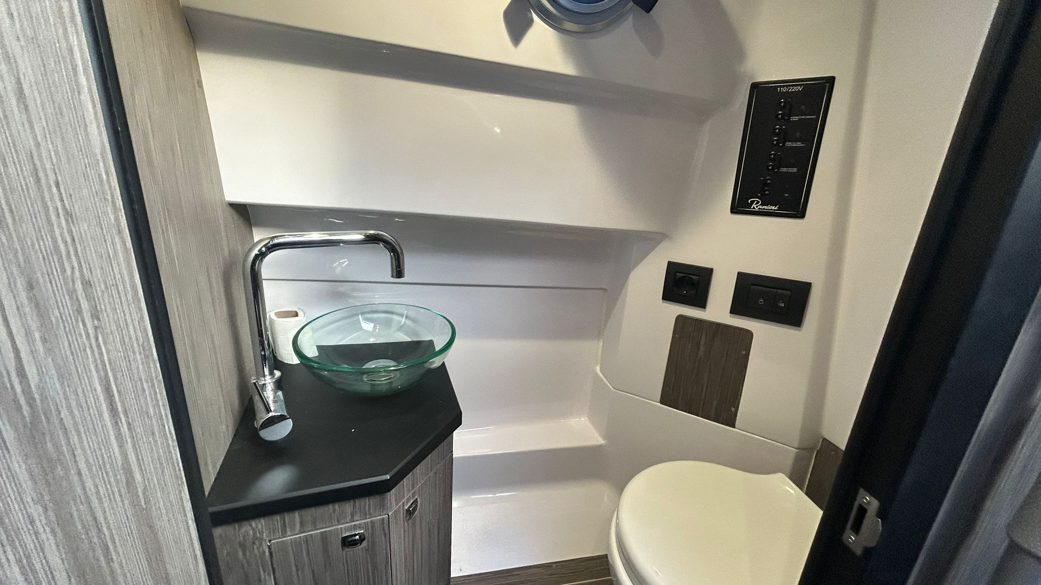 Ocasión 2025 Ranieri CAYMAN 28.0 EXECUTIVE - Savona | TopBarcos.com