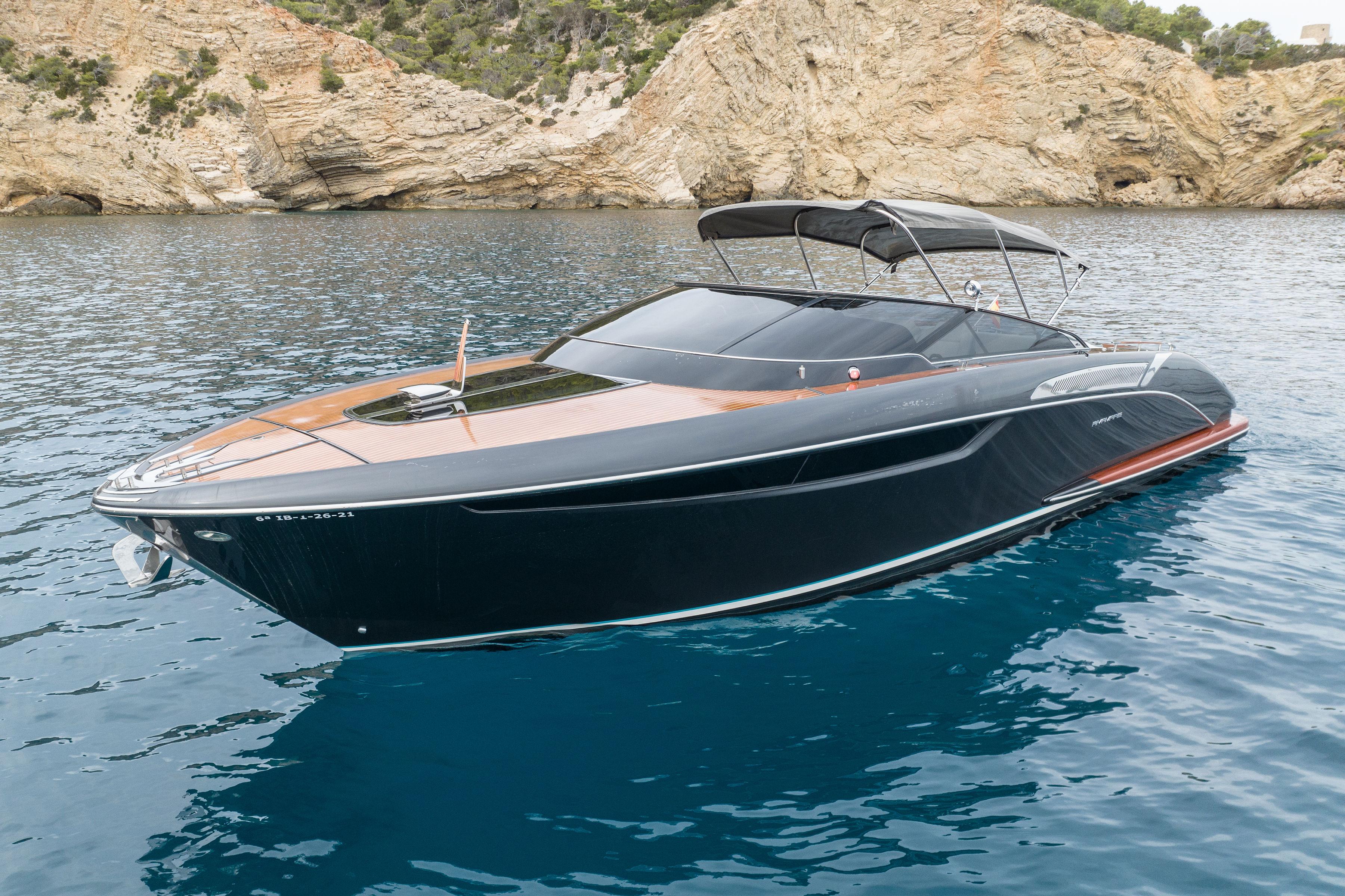 2017 Riva Rivamare 38 Sports Cruiser for sale - YachtWorld