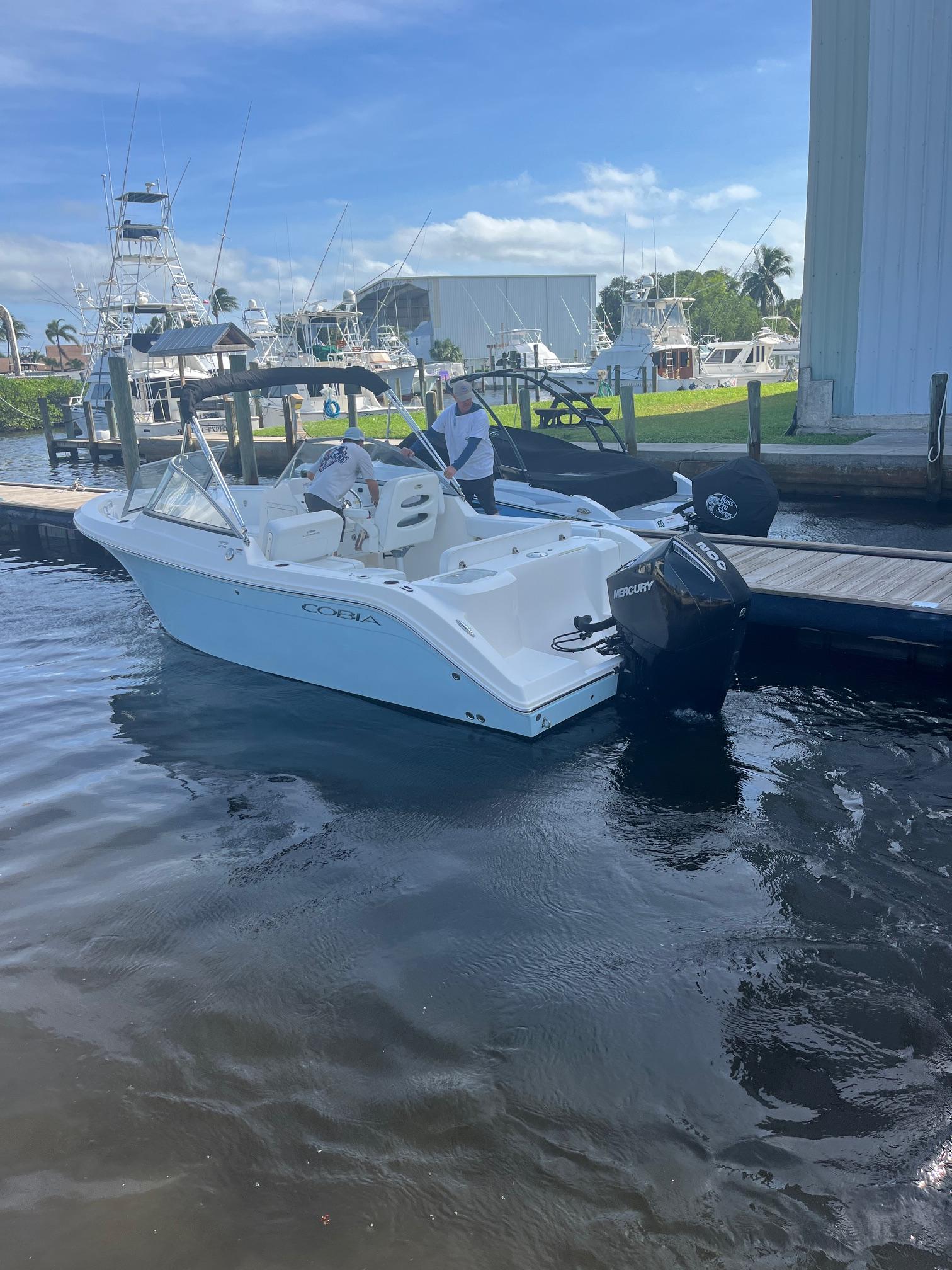 2021 Cobia 220 Dual Console Dual Console for sale - YachtWorld