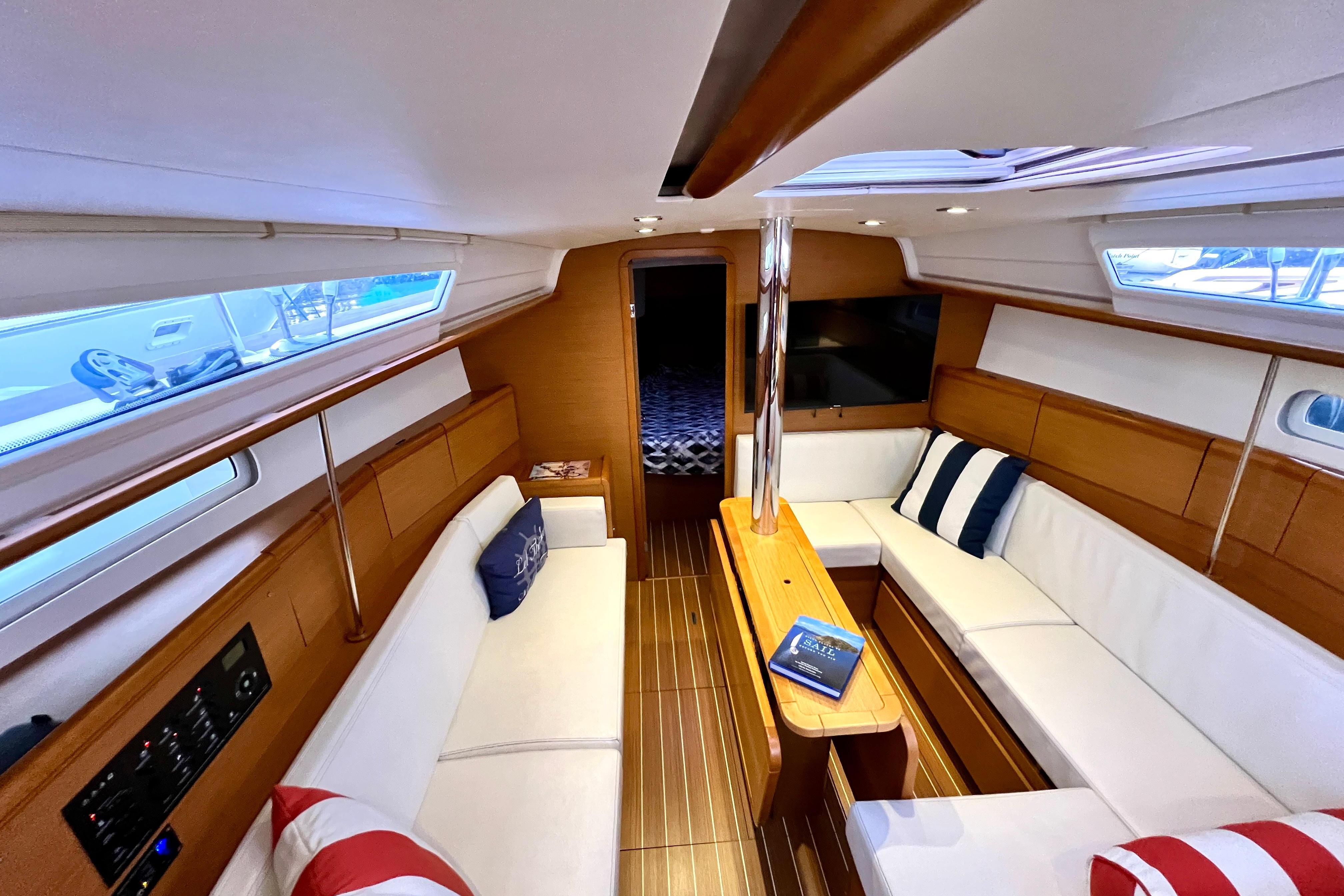 2014 Jeanneau Sun Odyssey 379 Course-croisières à vendre - YachtWorld