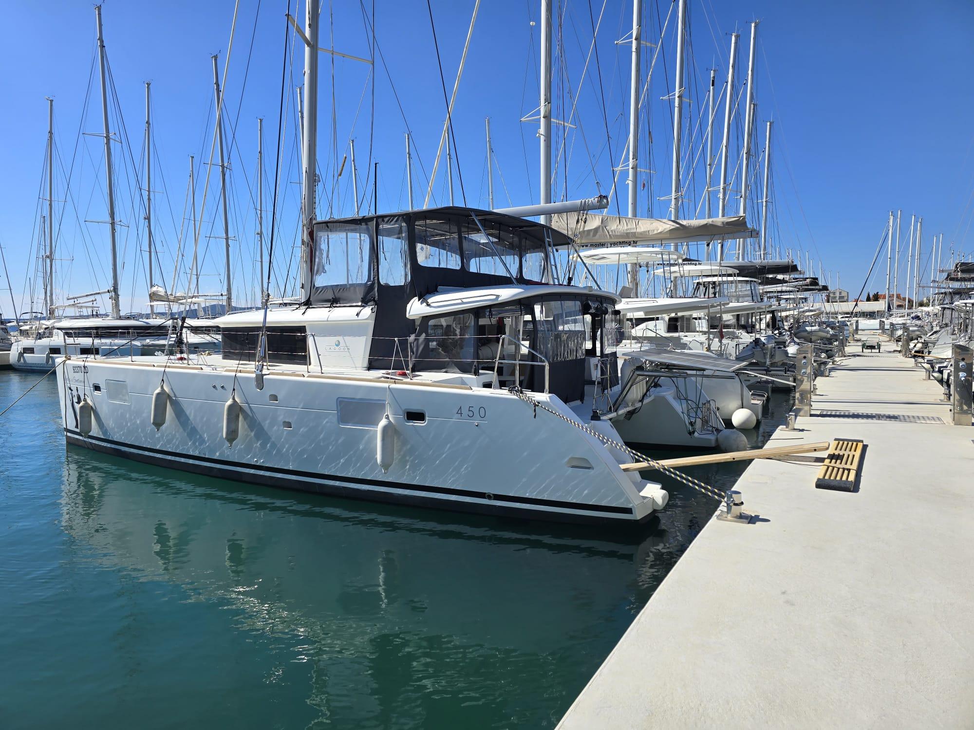 2014 Lagoon 450F Catamaran for sale - YachtWorld