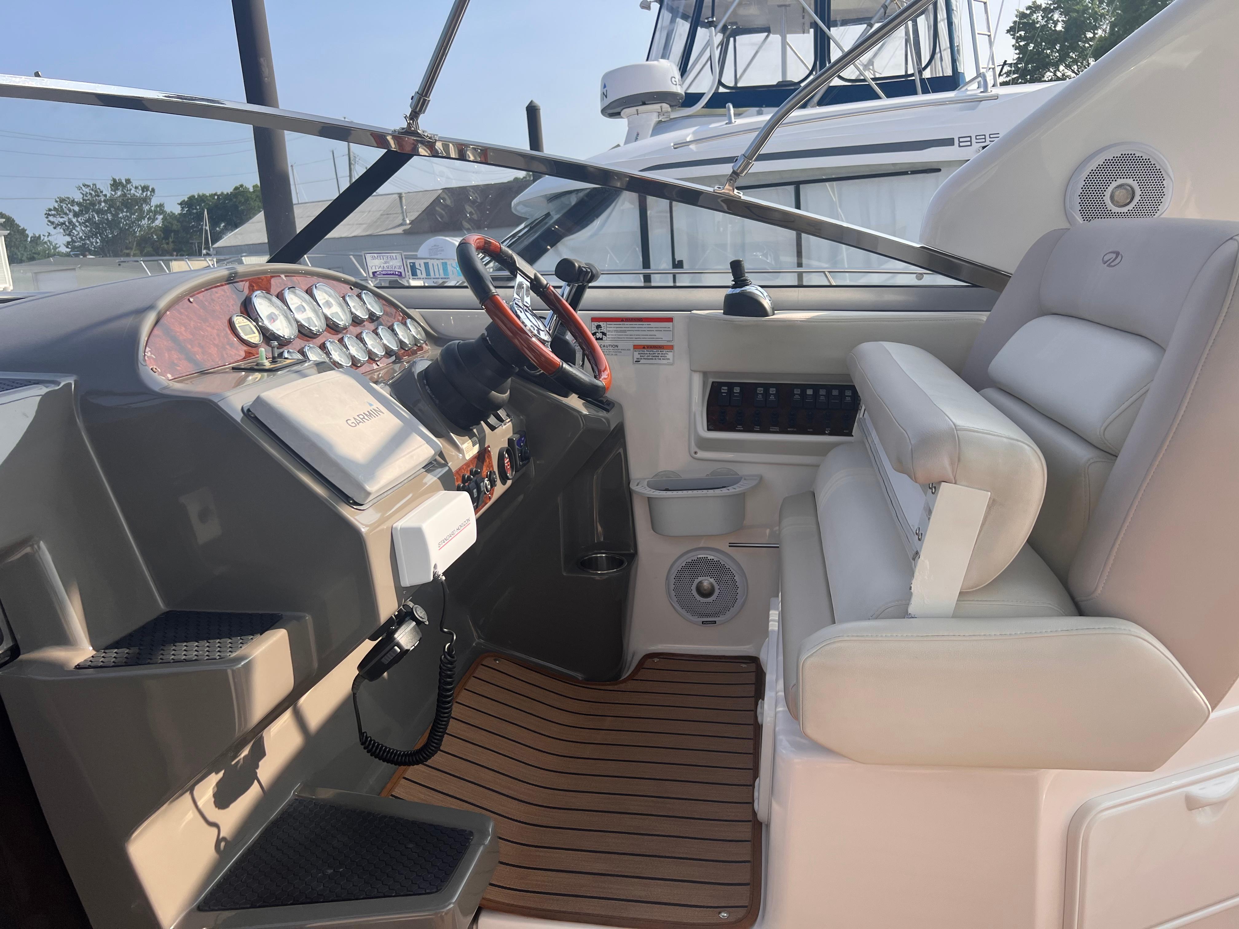 2011 Regal 35 Express Cruiser Cruiser for sale - YachtWorld