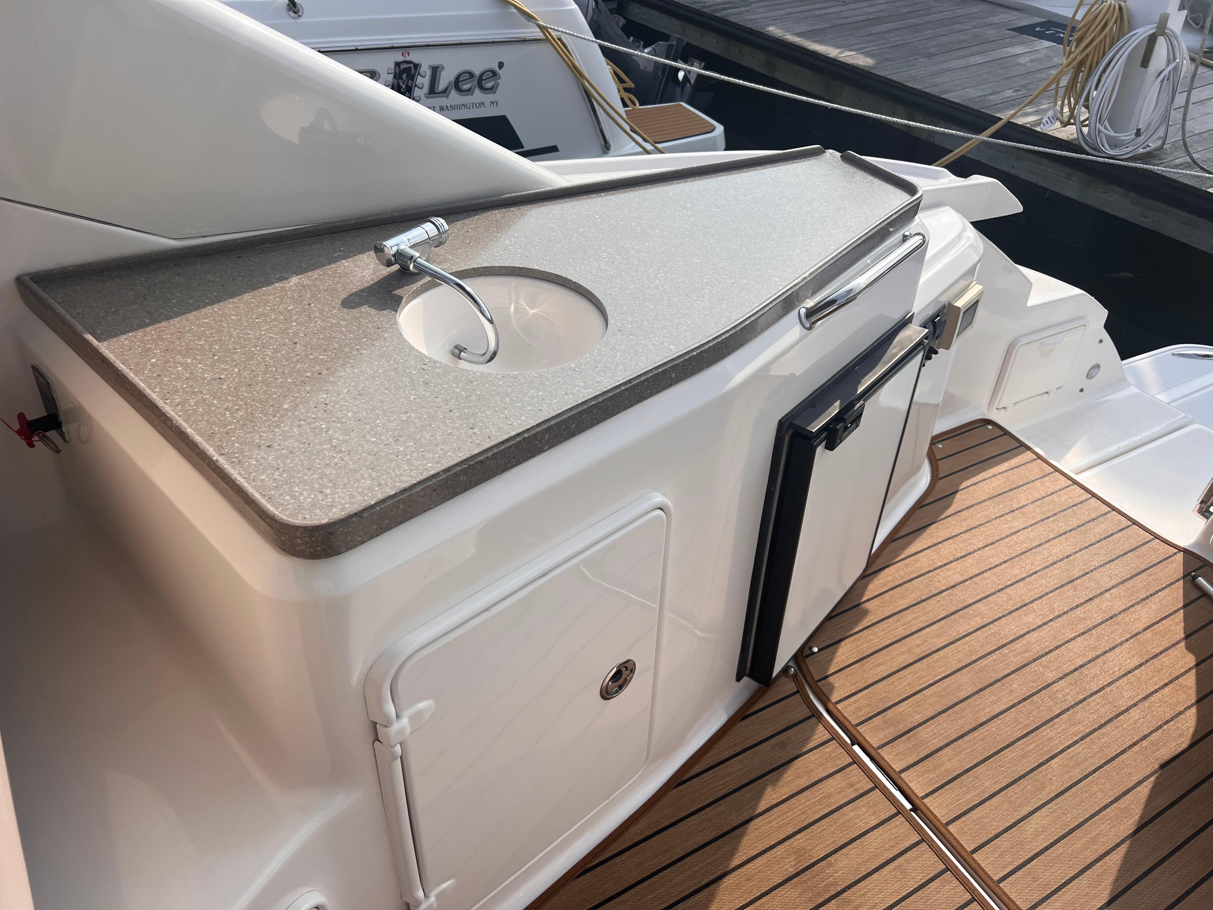 2011 Regal 35 Express Cruiser Cruiser for sale - YachtWorld