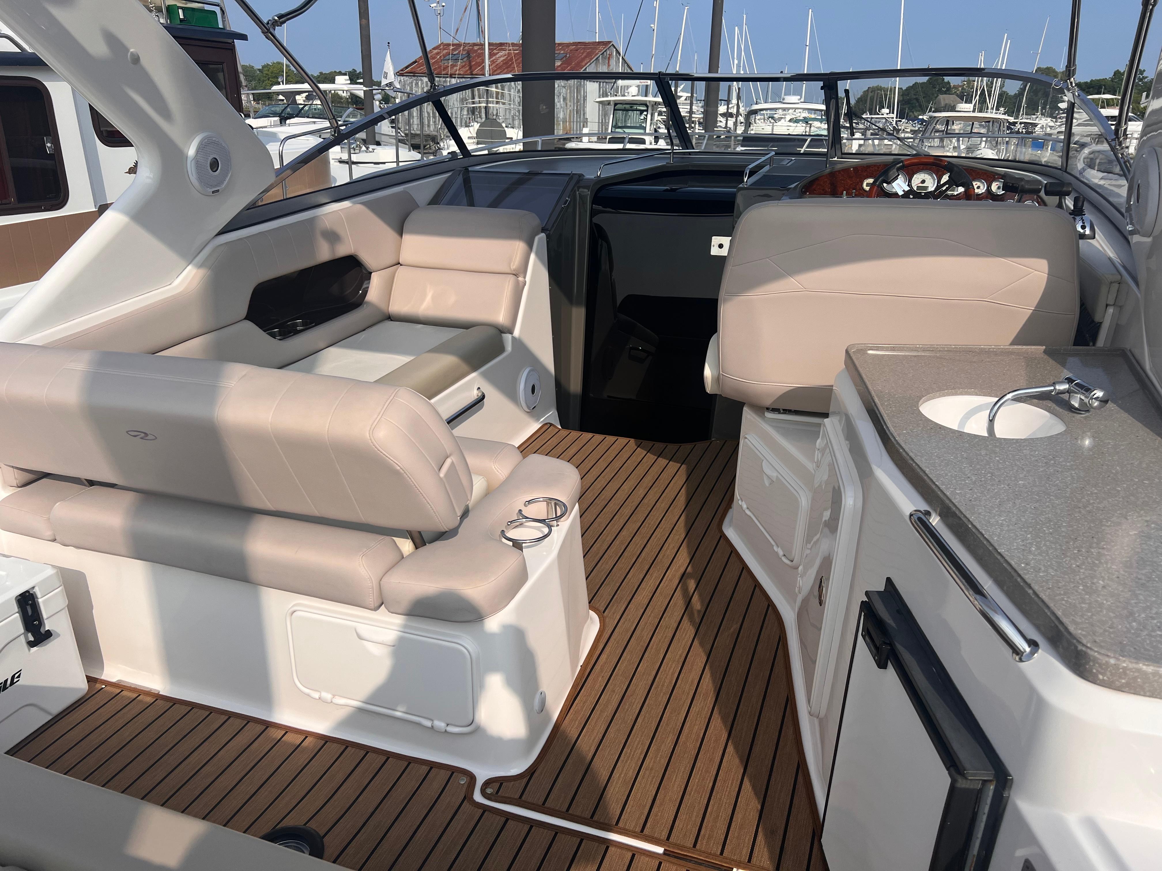 2011 Regal 35 Express Cruiser Cruiser for sale - YachtWorld