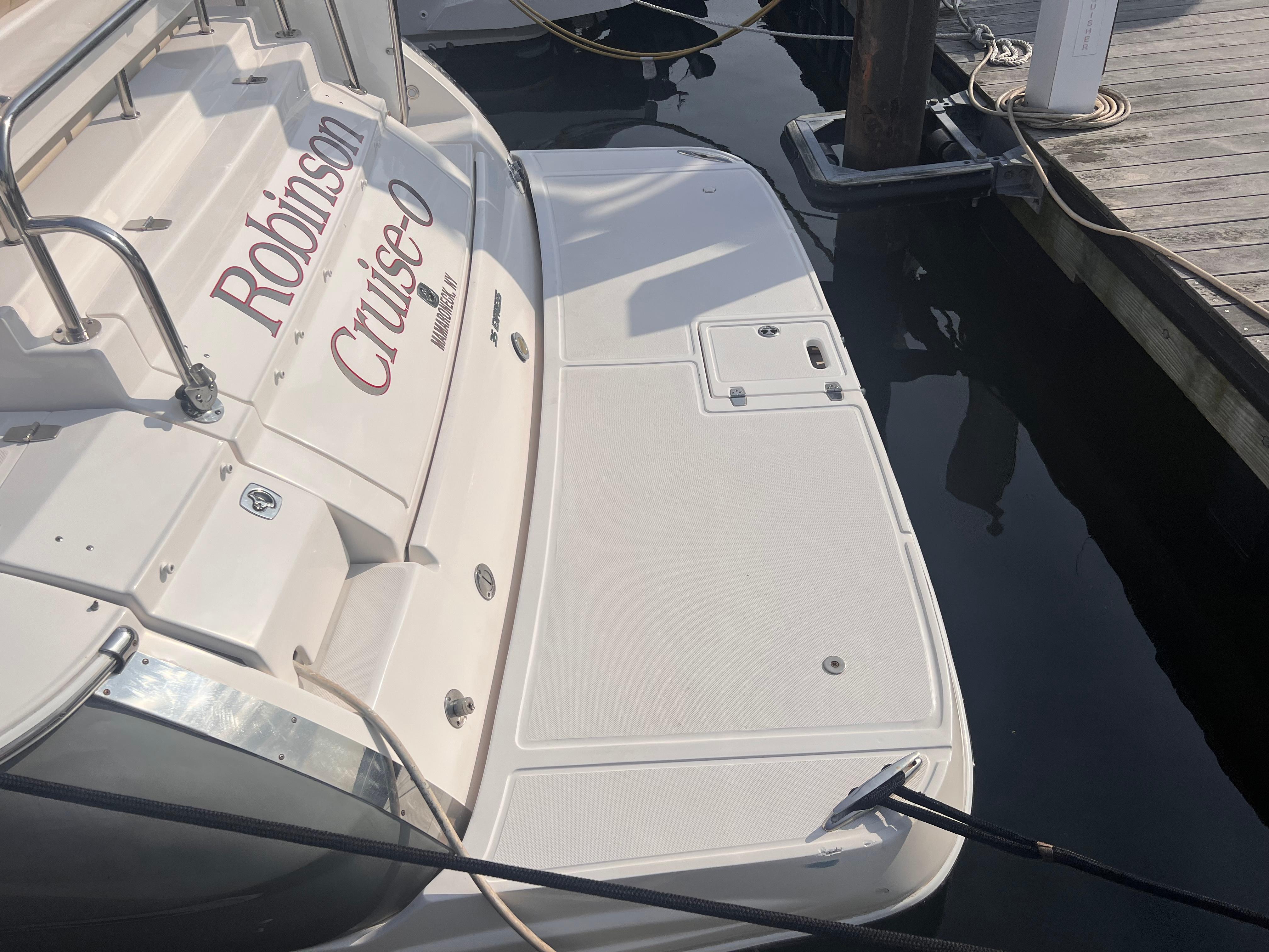 2011 Regal 35 Express Cruiser Cruiser for sale - YachtWorld