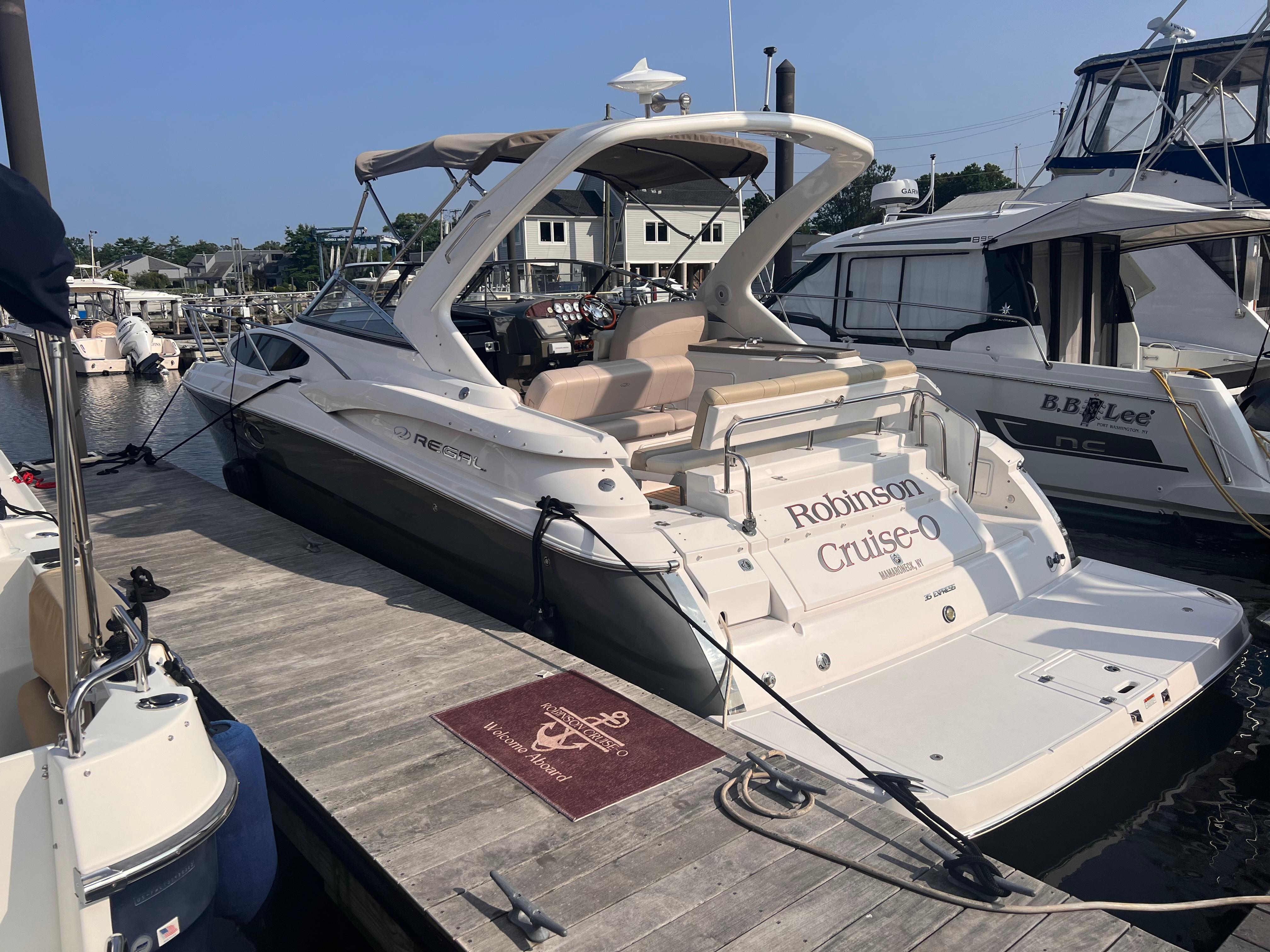 2011 Regal 35 Express Cruiser Cruiser for sale - YachtWorld