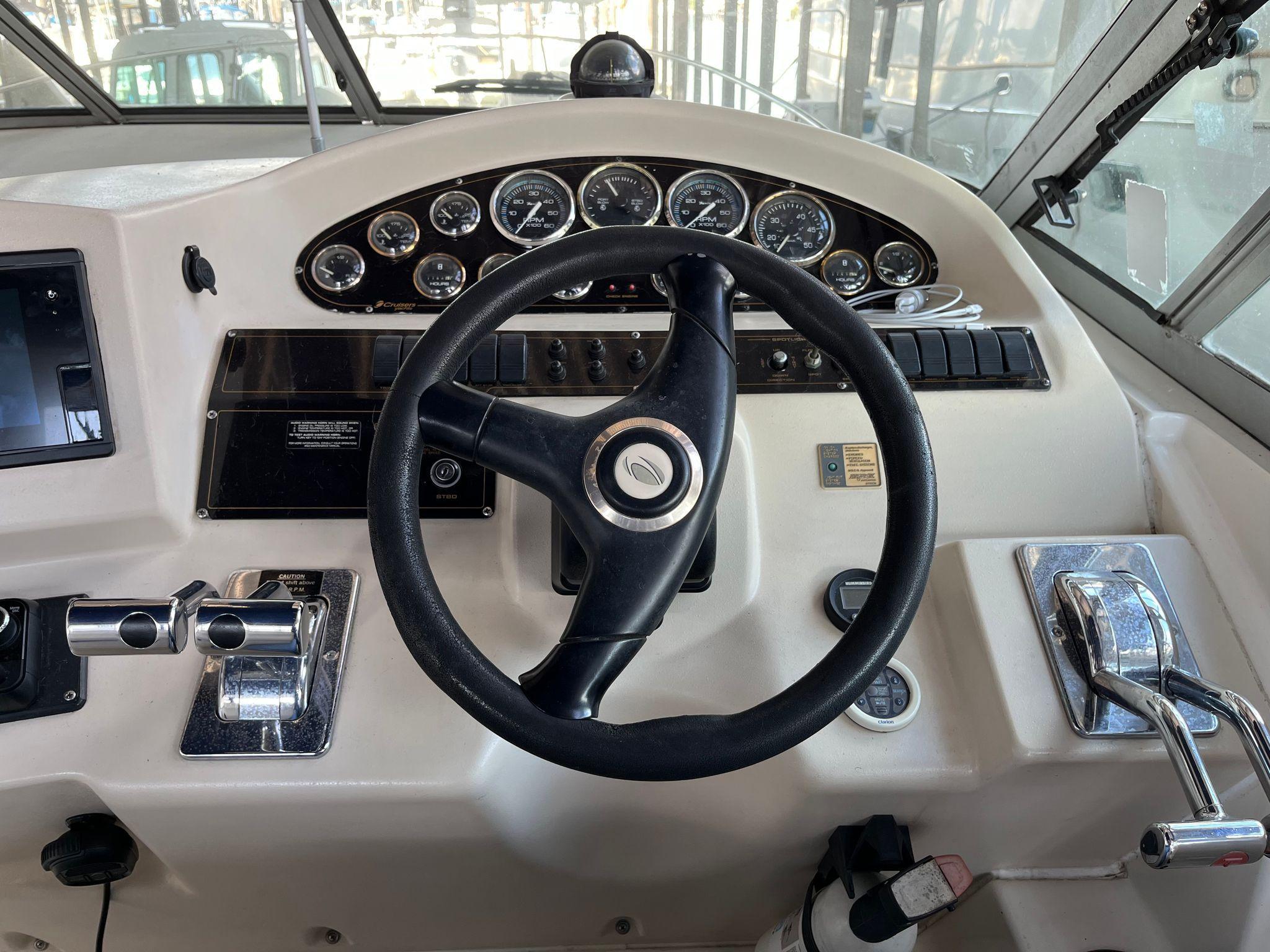 1999 Cruisers Yachts 3075 Rogue Power Cruiser Cruiser for sale - YachtWorld