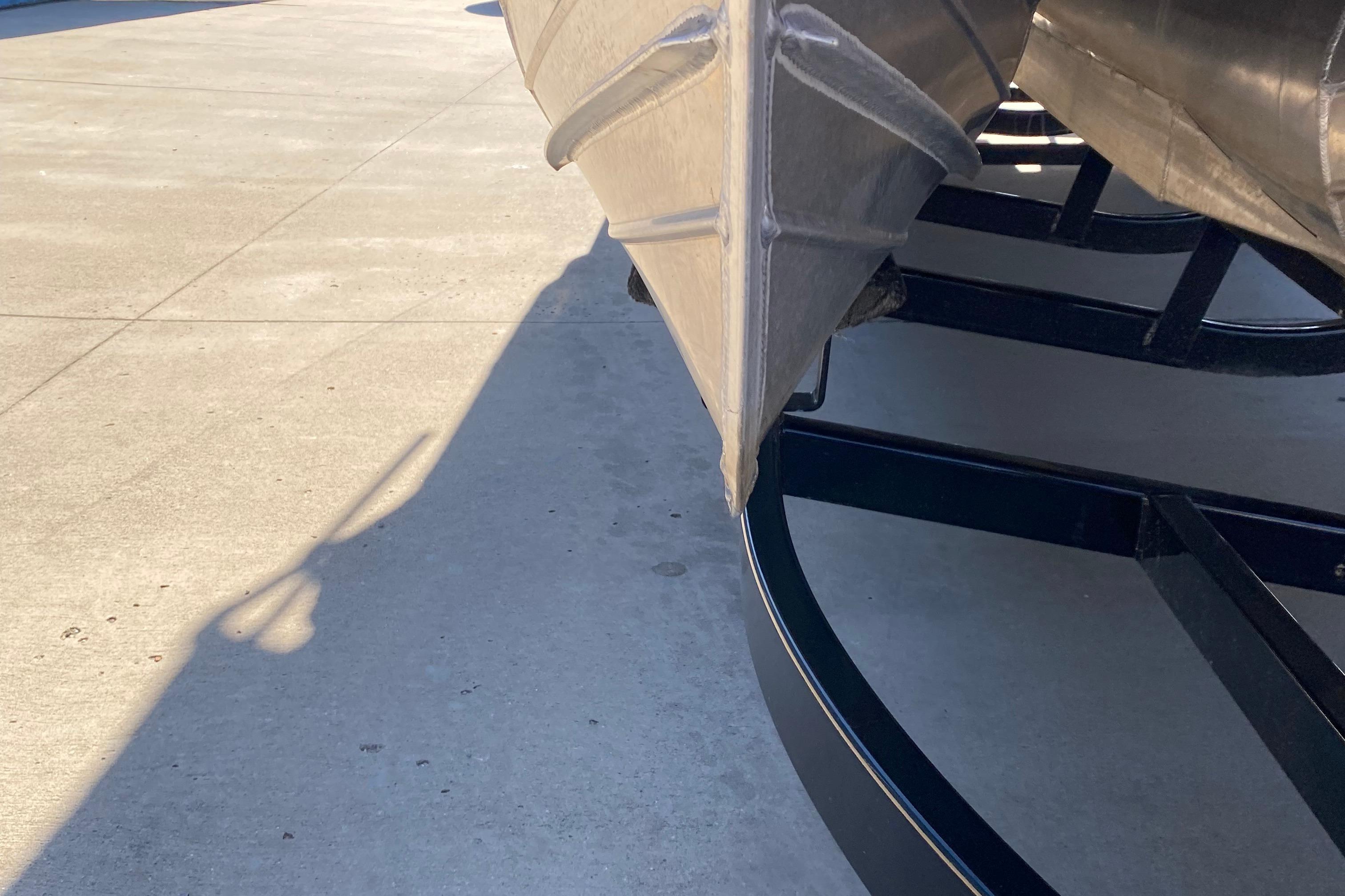2019 Manitou 250 Encore SHP Pontoon for sale - YachtWorld