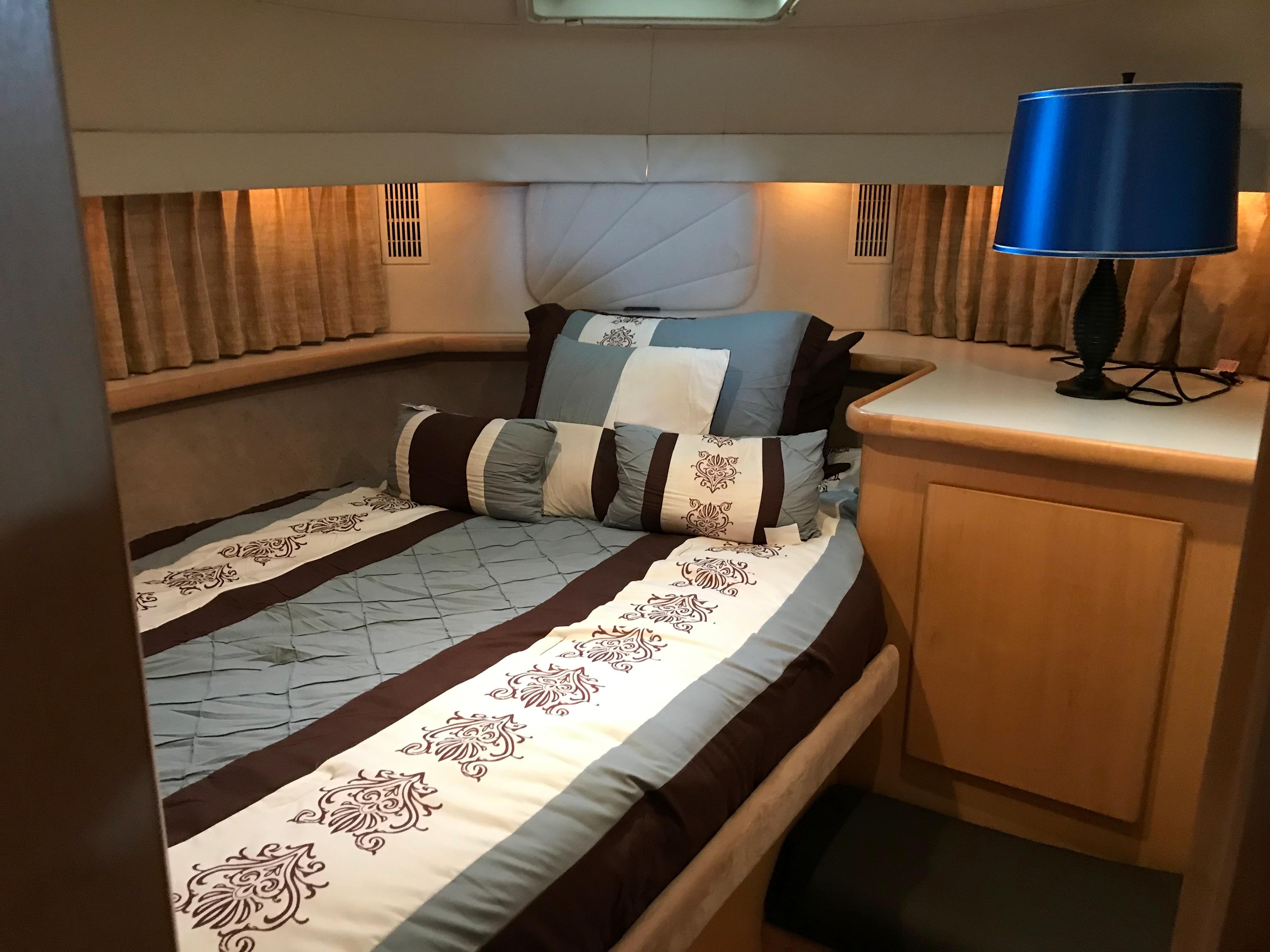 1995 Carver 440 Aft Cabin Motor Yacht Aft Cabin for sale - YachtWorld