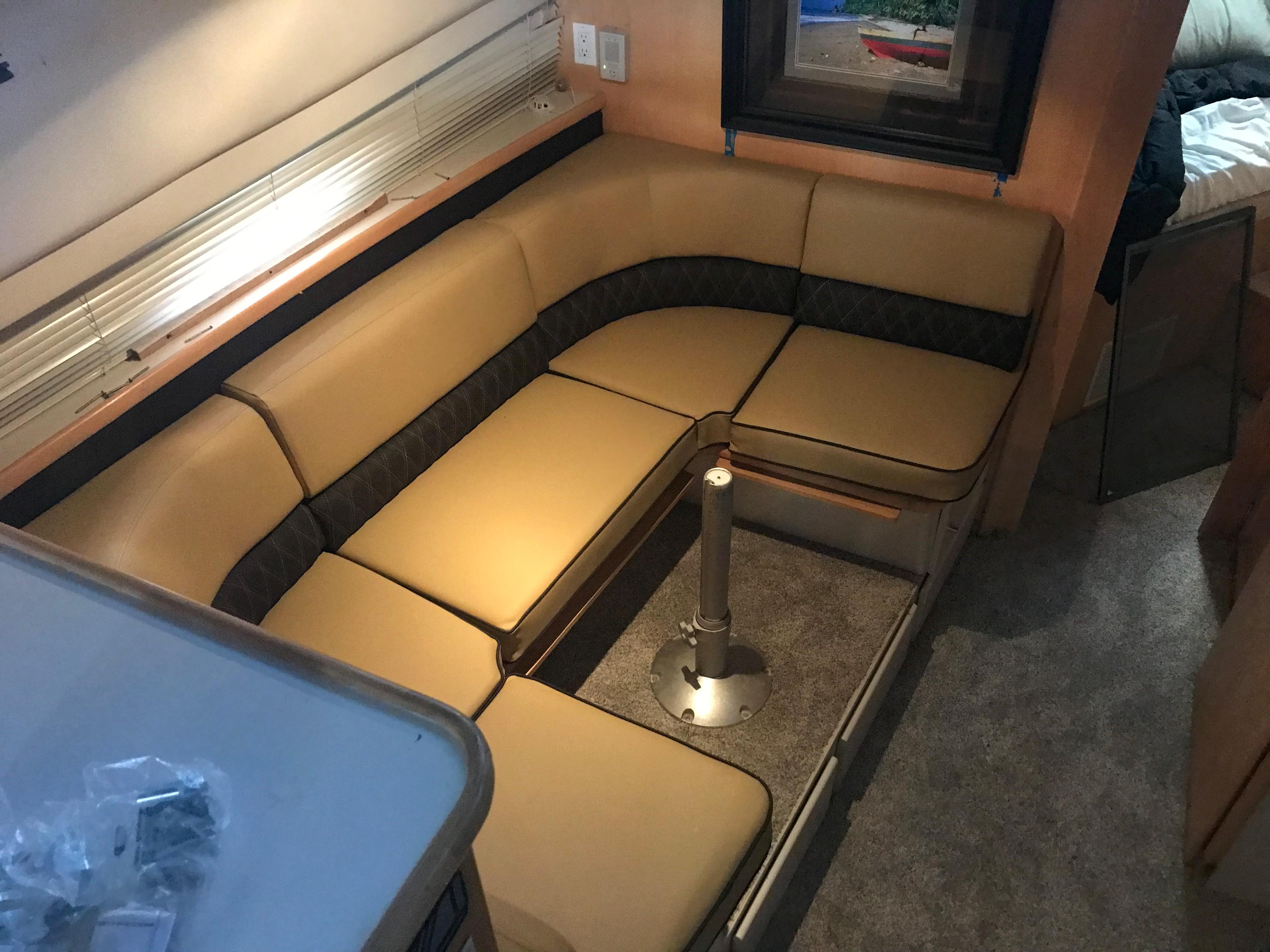 1995 Carver 440 Aft Cabin Motor Yacht Aft Cabin for sale - YachtWorld