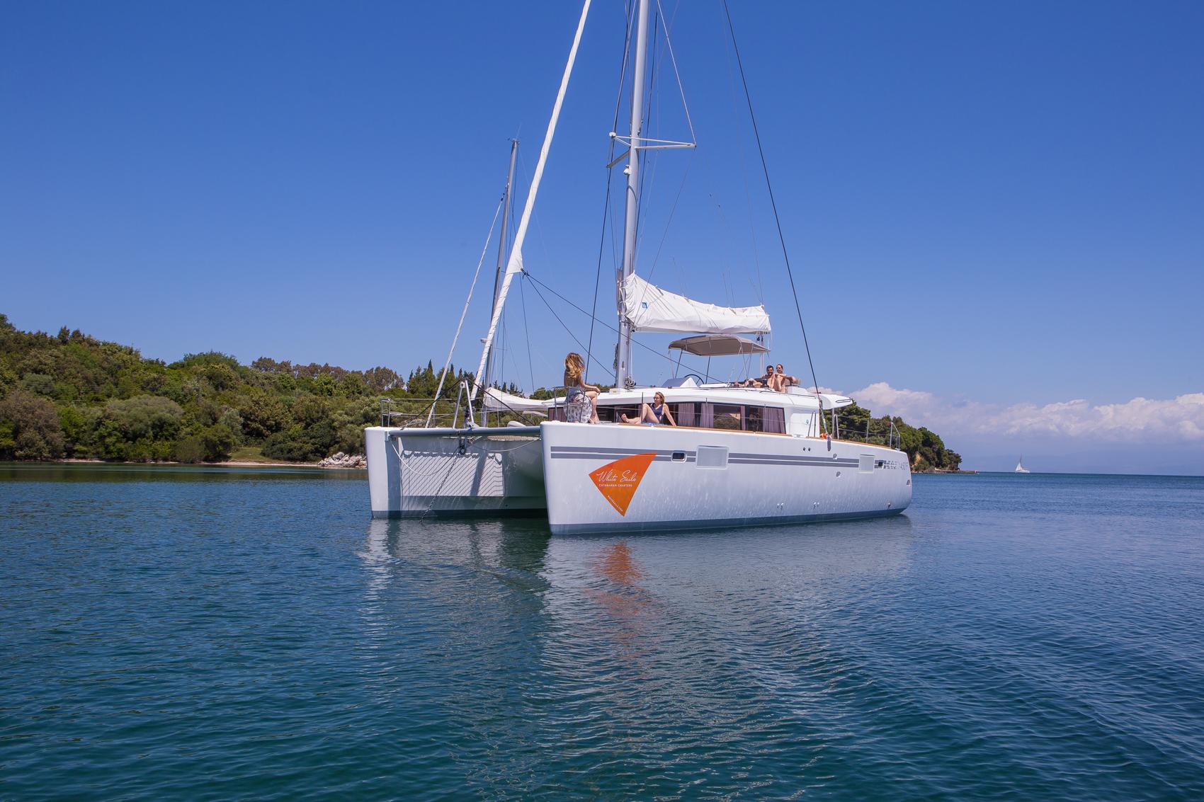 2016 Lagoon 450F Catamaran for sale - YachtWorld