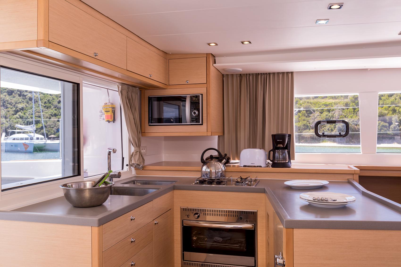 2016 Lagoon 450F Catamaran for sale - YachtWorld