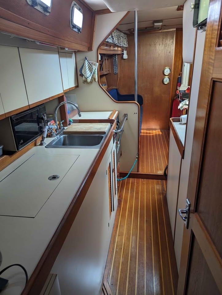 1985 Endeavour 42 CC Centre Cockpit for sale - YachtWorld