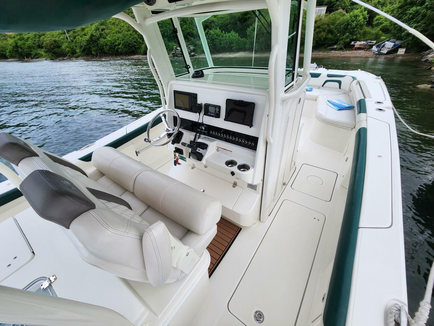 2018 World Cat 320 CC Center Console for sale - YachtWorld