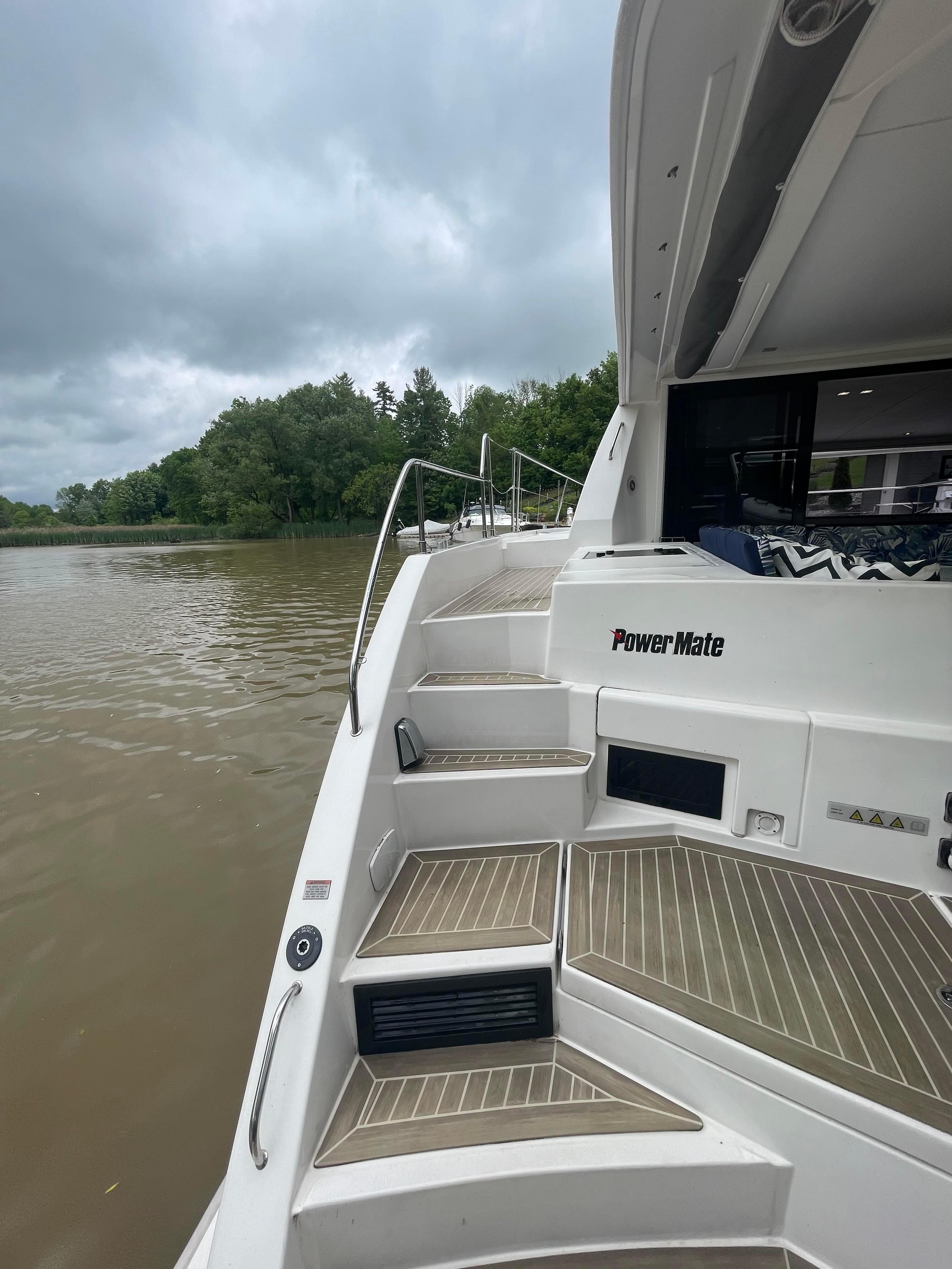 2020 Leopard 43 Powercat Power Catamaran for sale - YachtWorld