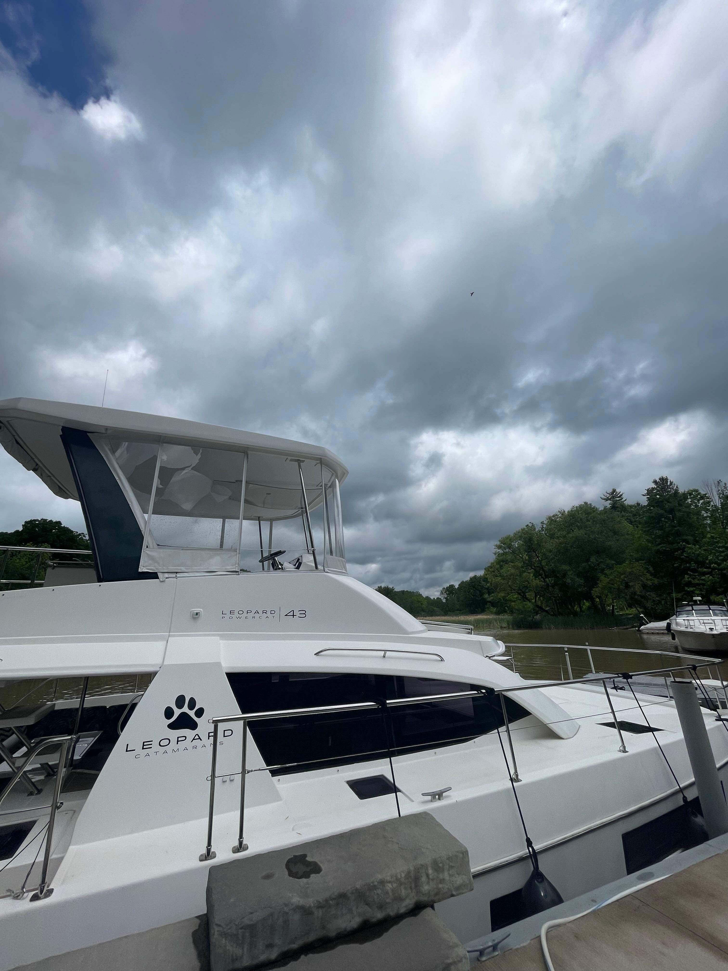 2020 Leopard 43 Powercat Power Catamaran for sale - YachtWorld