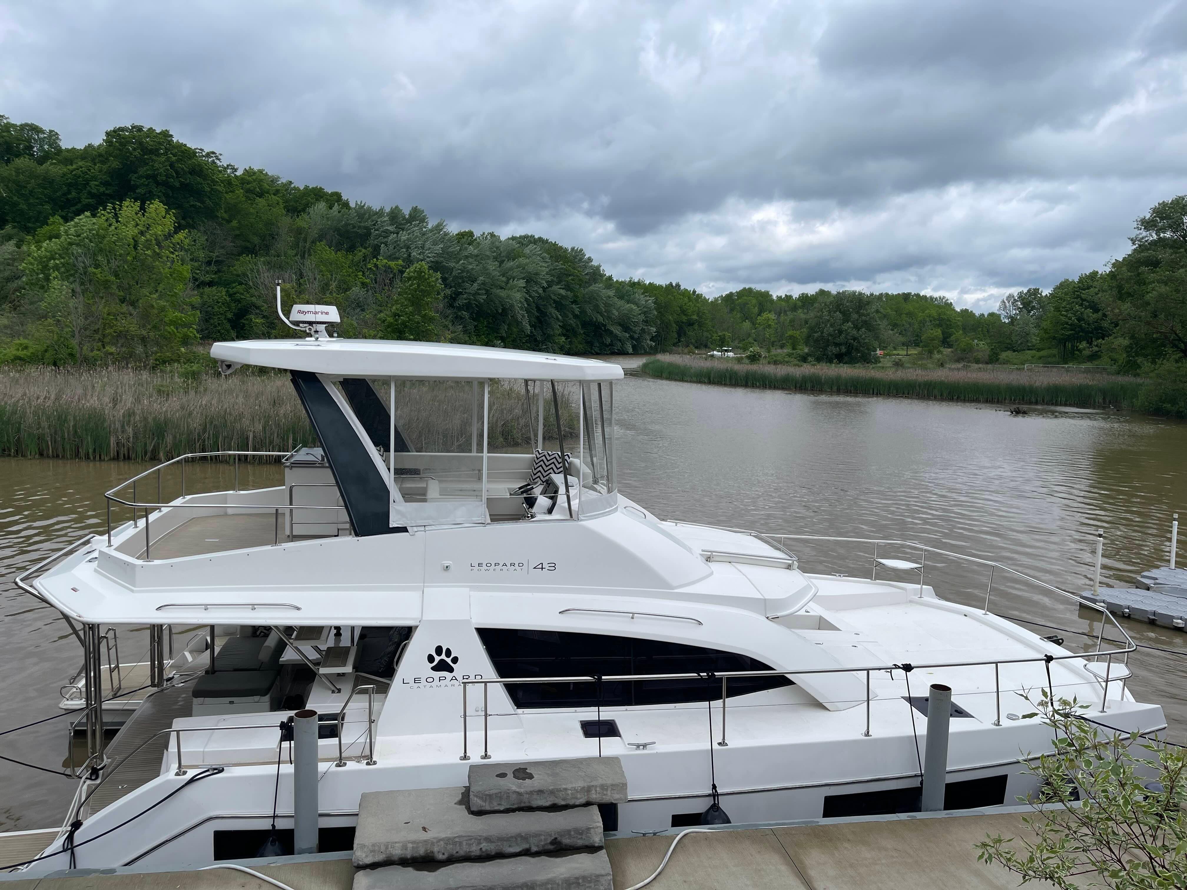 2020 Leopard 43 Powercat Power Catamaran for sale - YachtWorld