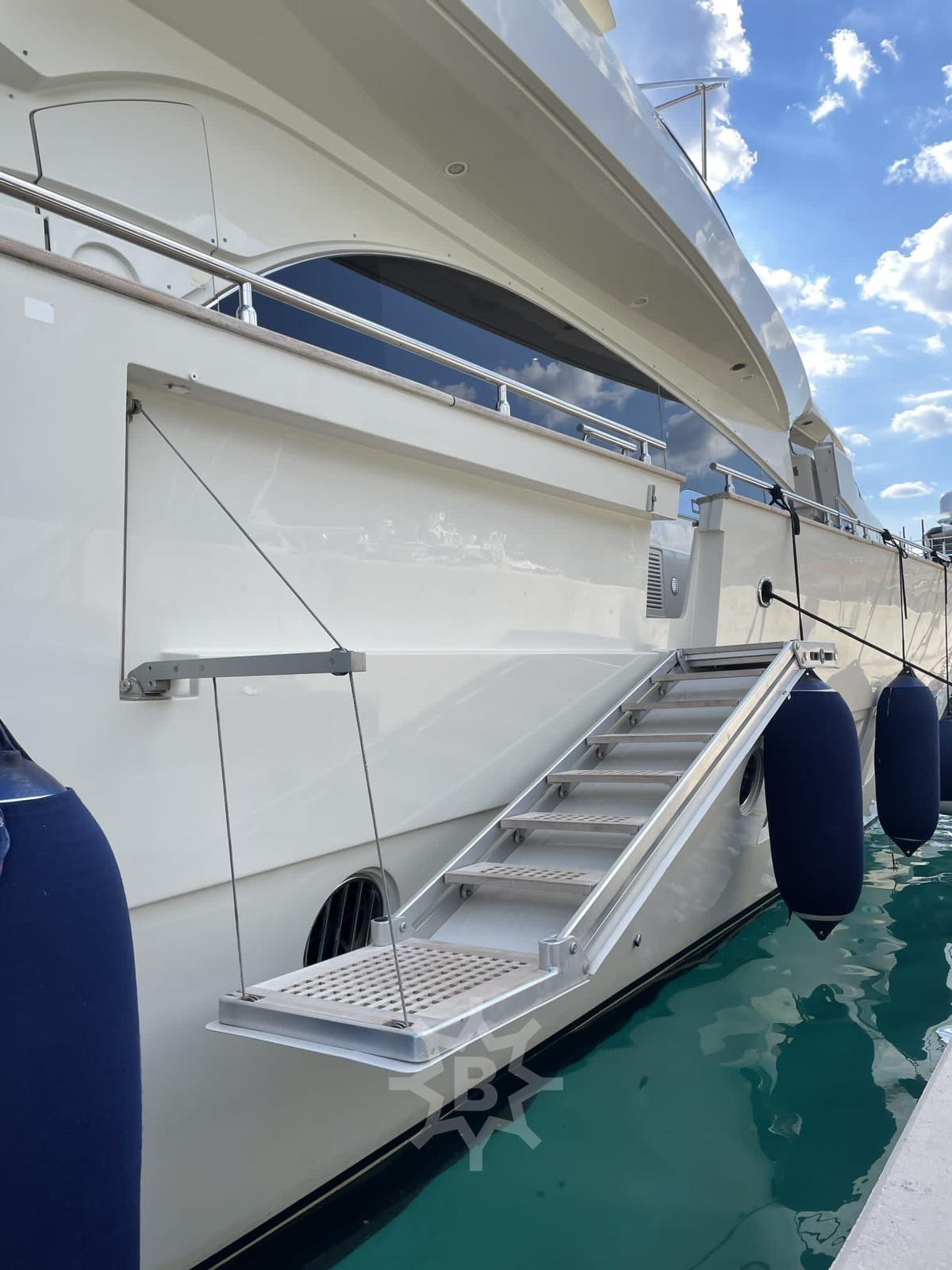 Dominator Dominator 86 | 2006 | 27m | Boatshop24