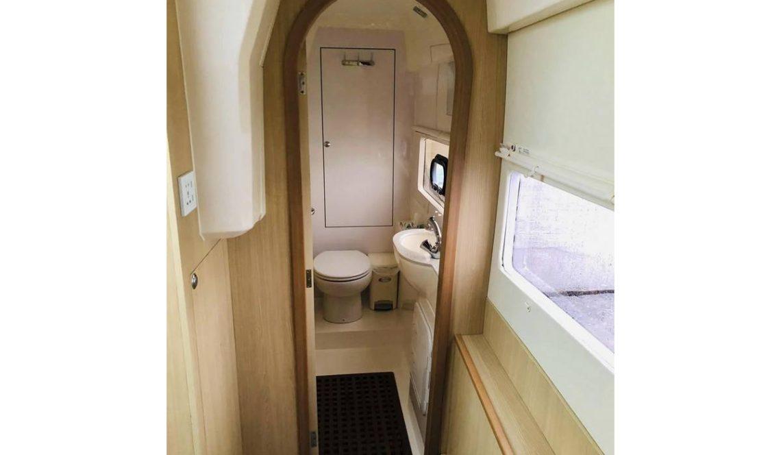 2017 Aquila 36 Sport Hard Top Coupe Sports Cruiser for sale - YachtWorld