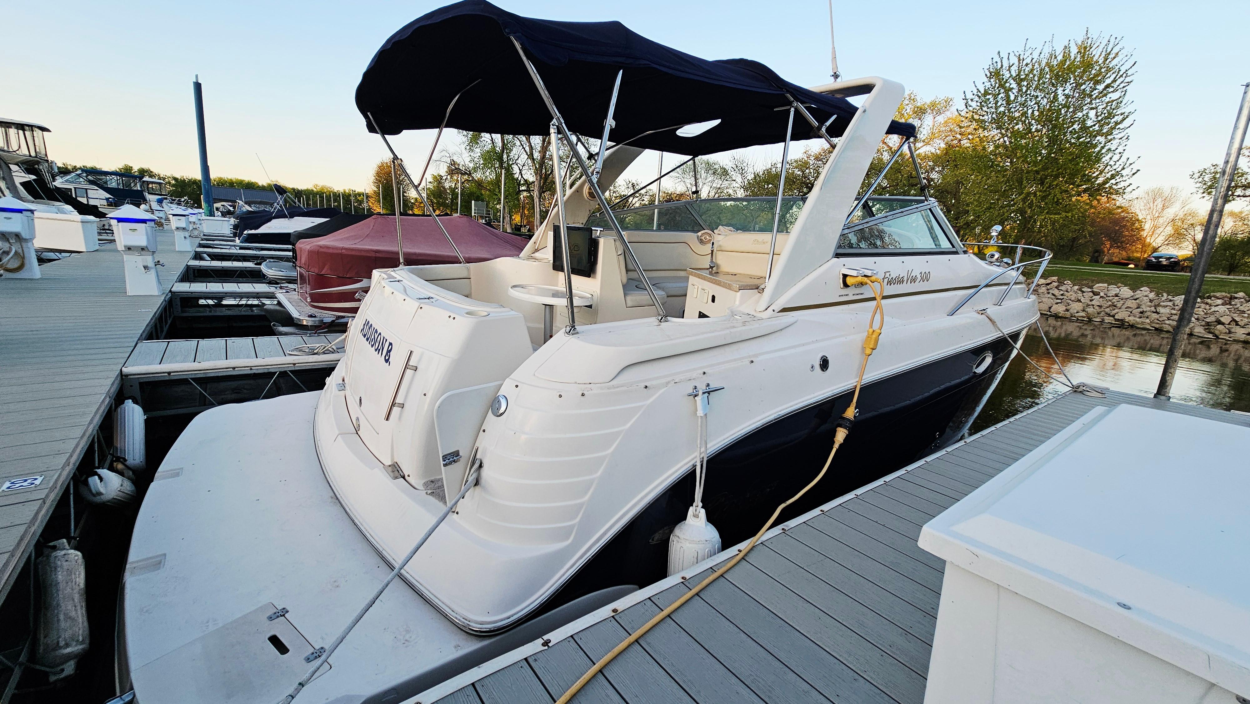 2005 Rinker 300 Express Cruiser Cruiser for sale - YachtWorld