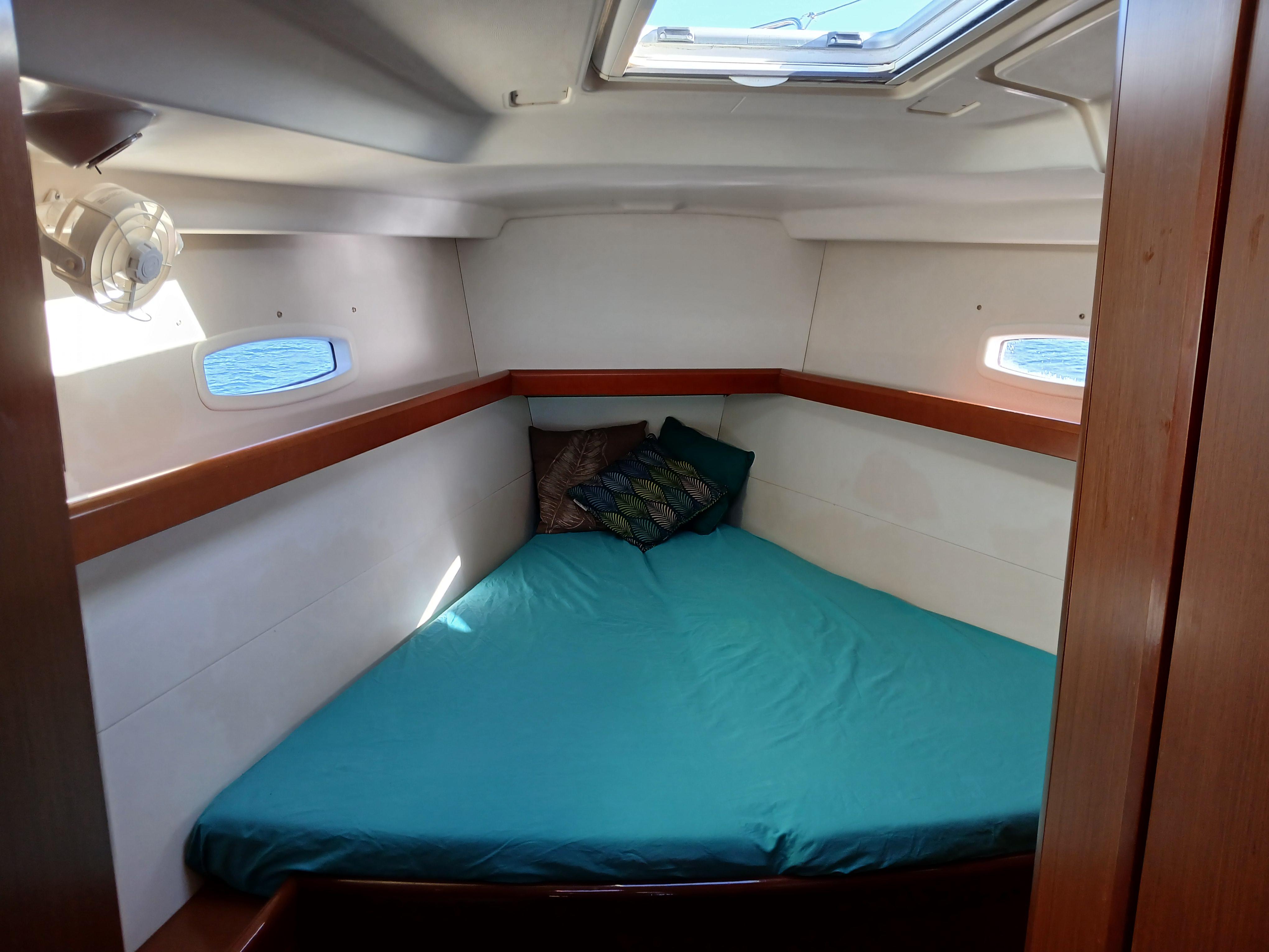 2011 Beneteau Oceanis 43 Cruiser for sale - YachtWorld