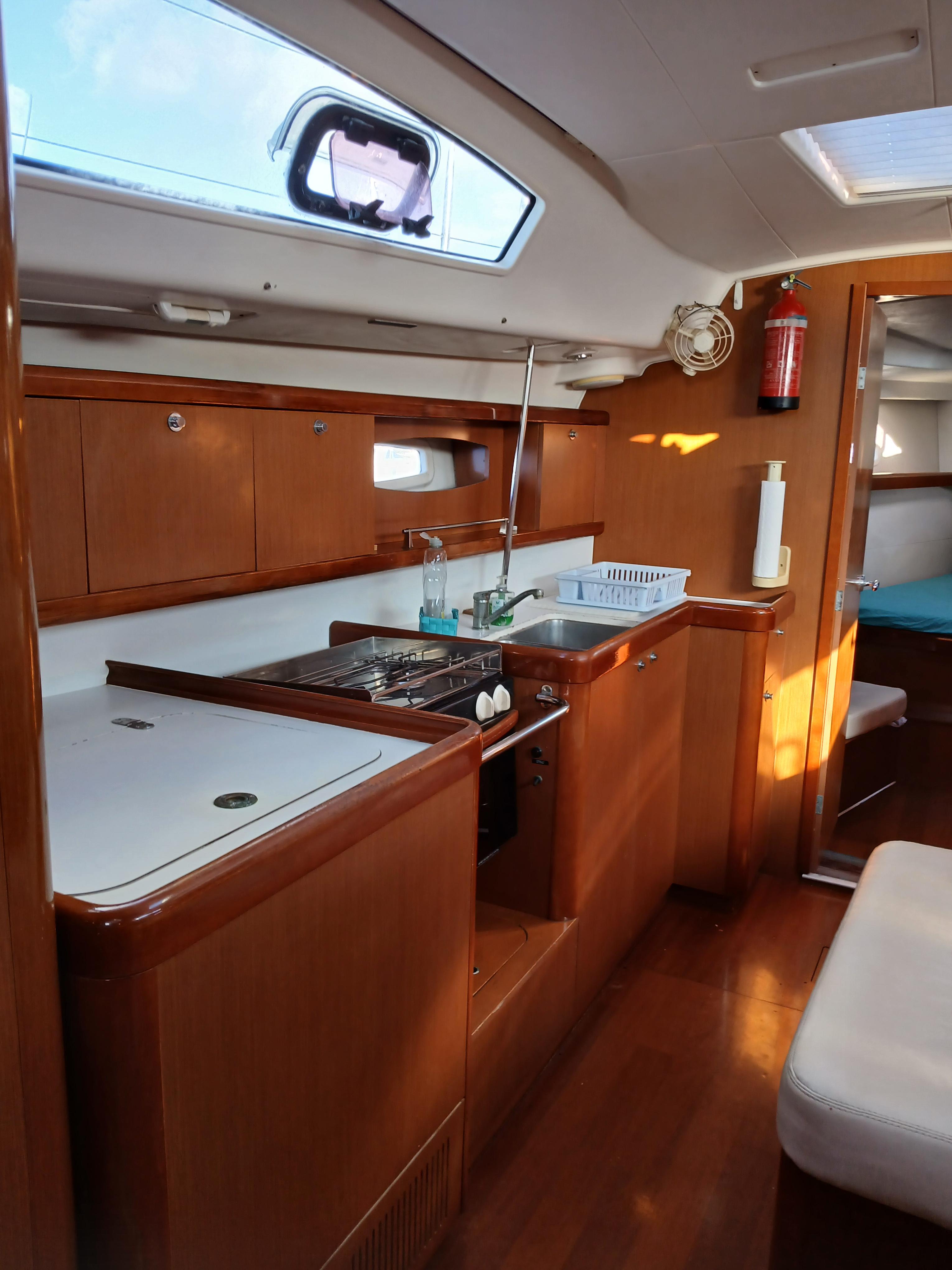 2011 Beneteau Oceanis 43 Cruiser for sale - YachtWorld