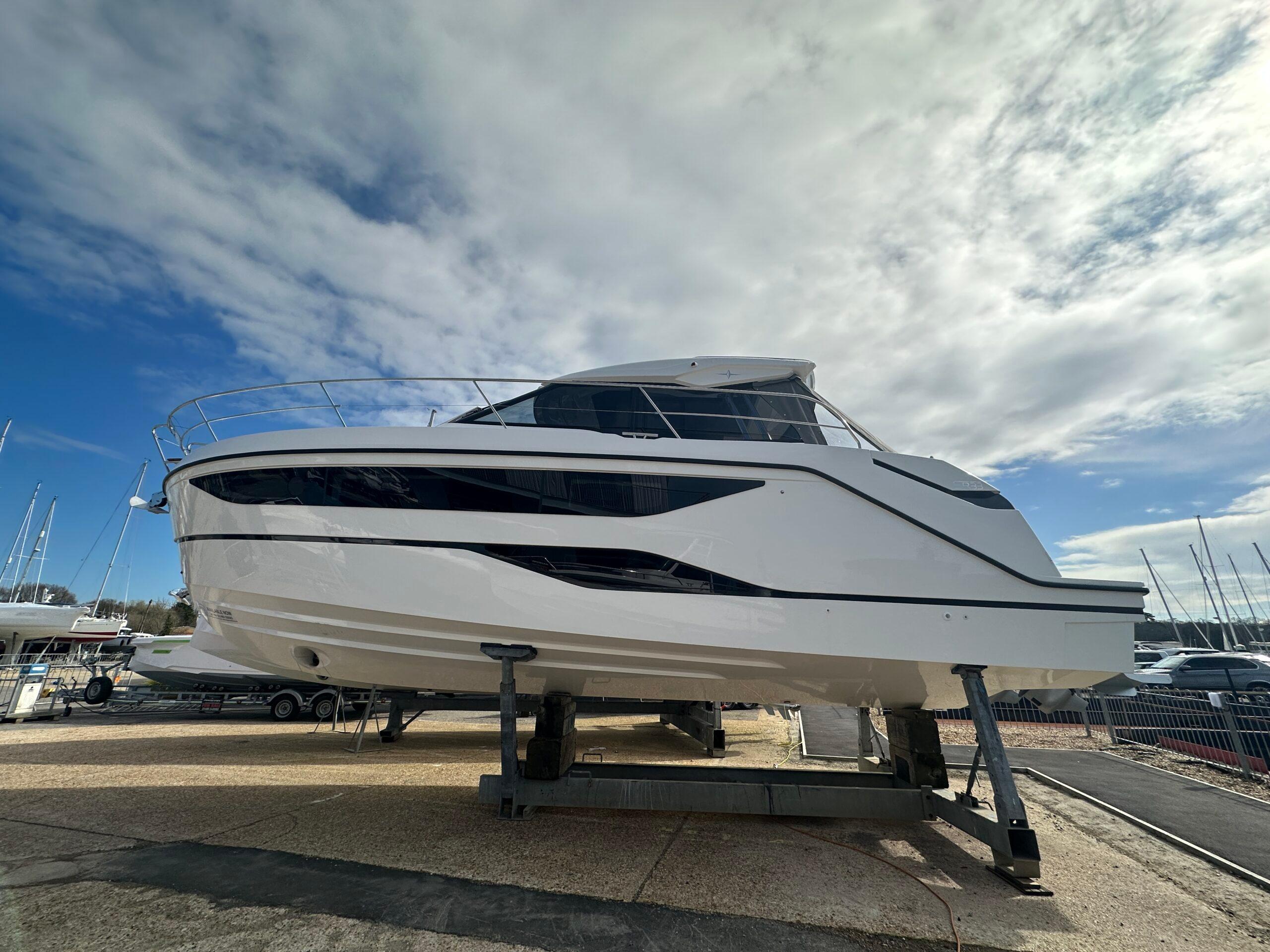 New 2024 Bavaria SR33 - Islas Baleares | Youboat