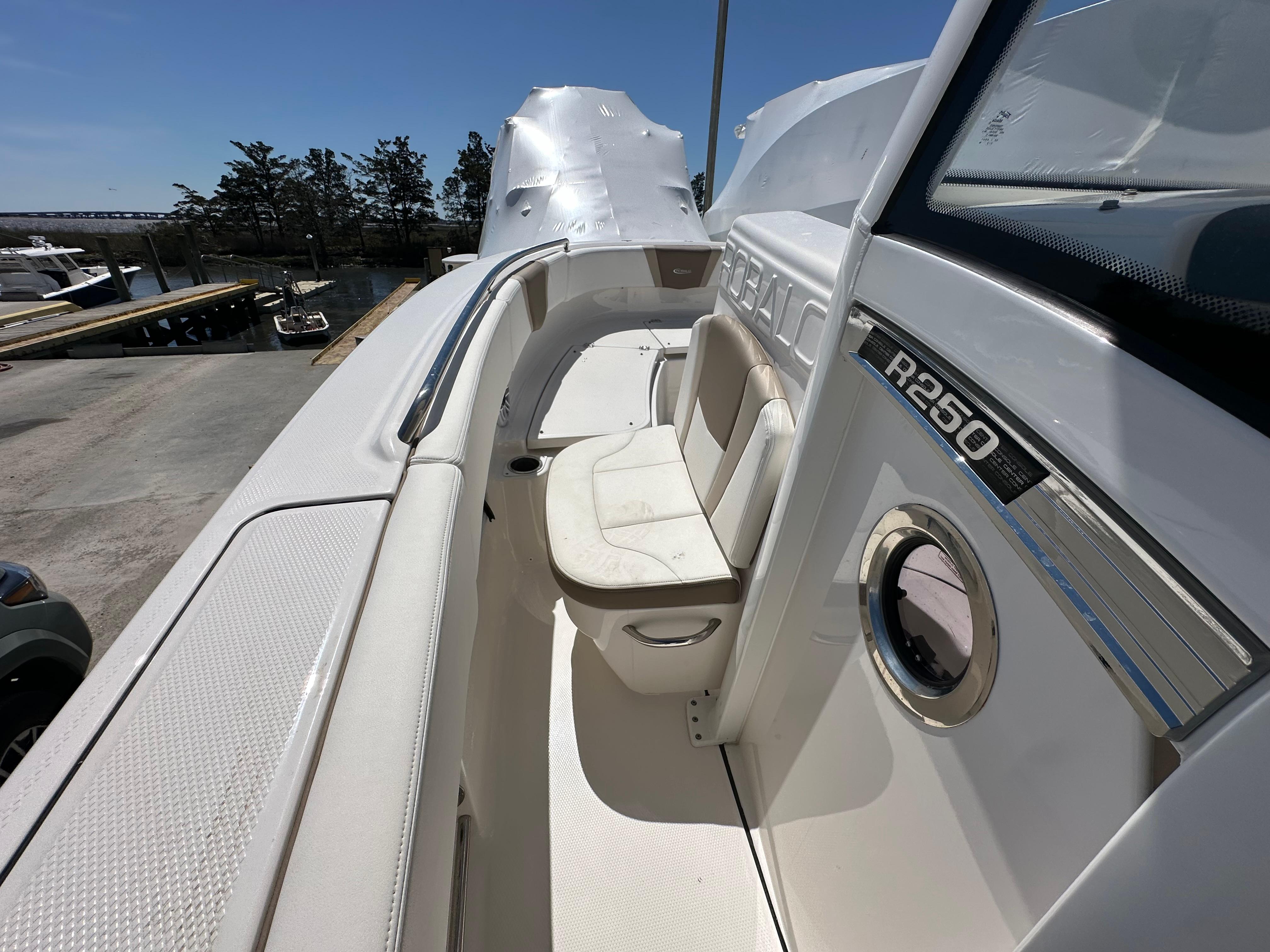 2023 Robalo R250 Center Console Center Console for sale - YachtWorld