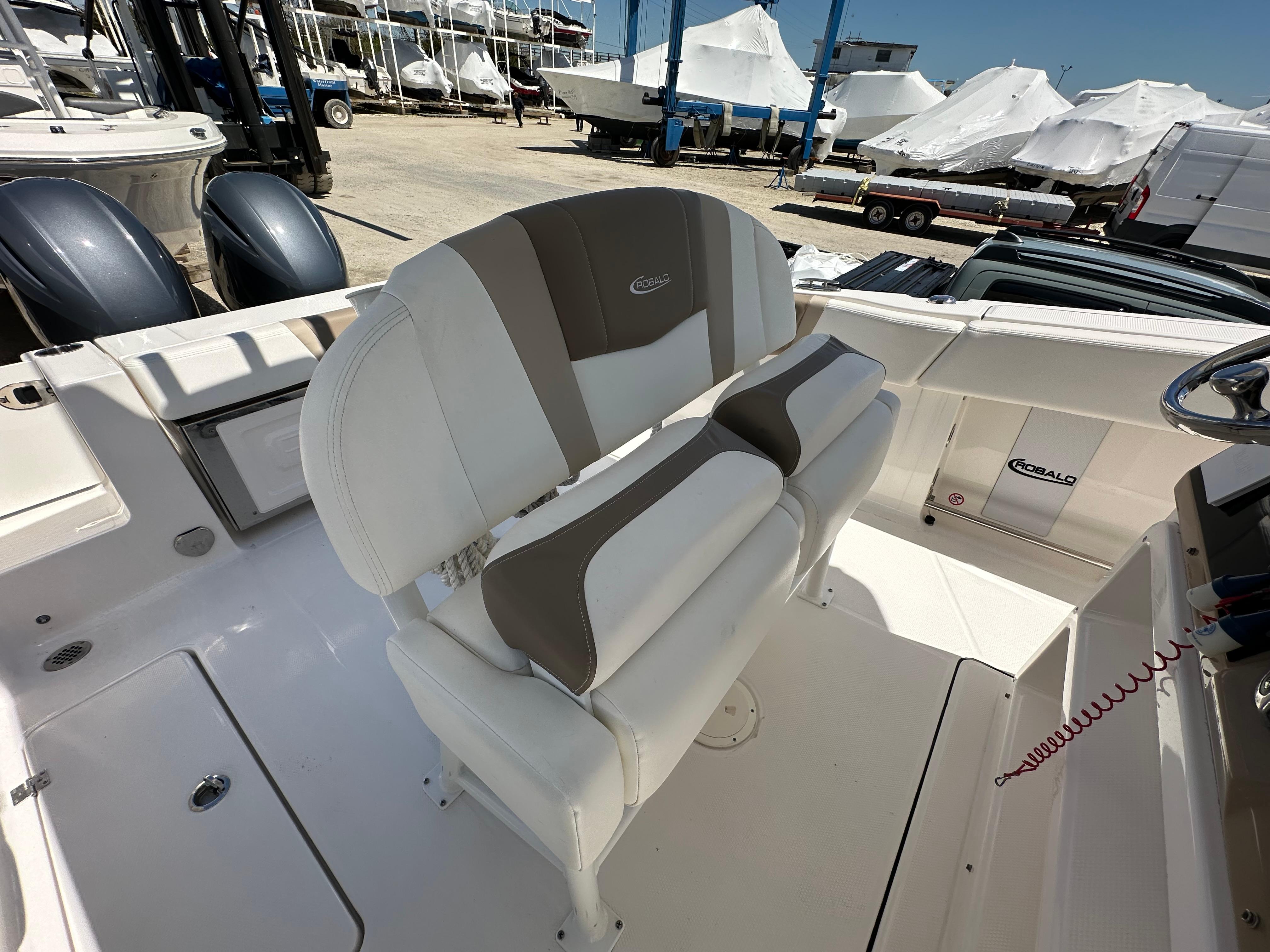 2023 Robalo R250 Center Console Centre Console for sale - YachtWorld