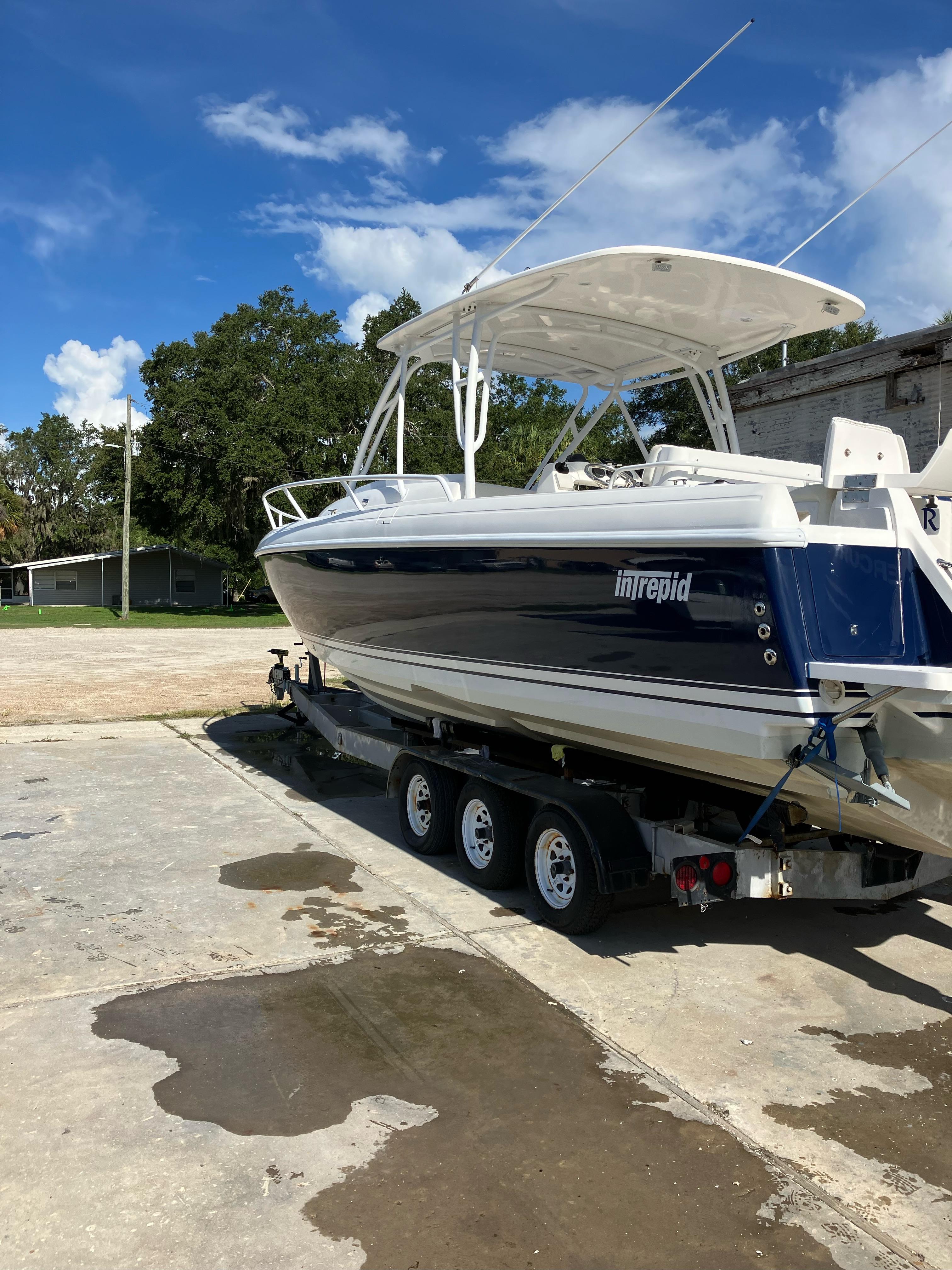 2006 Intrepid 310 Walkaround Walkaround-båter til salgs- YachtWorld