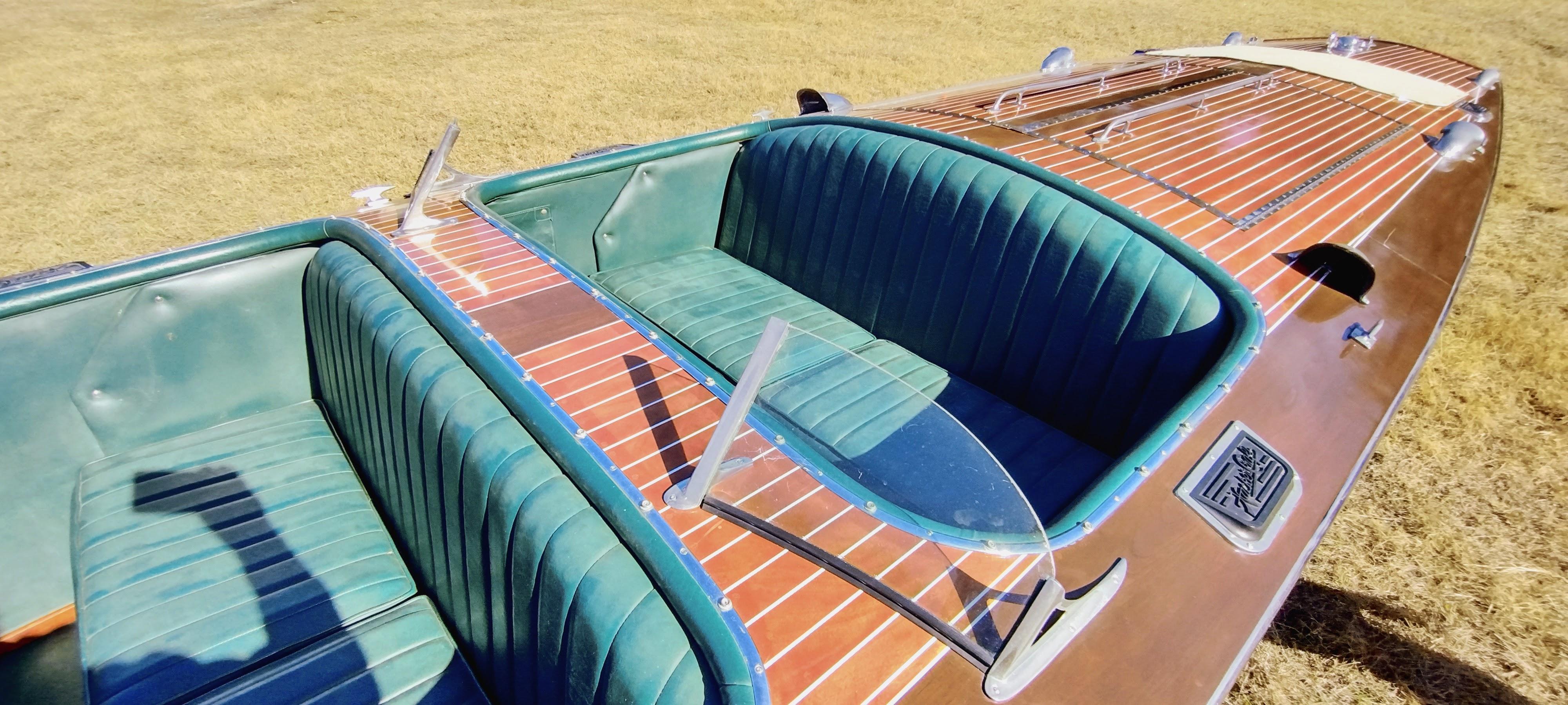 1988 Hacker-Craft 30 Triple Cockpit Runabout for sale - YachtWorld