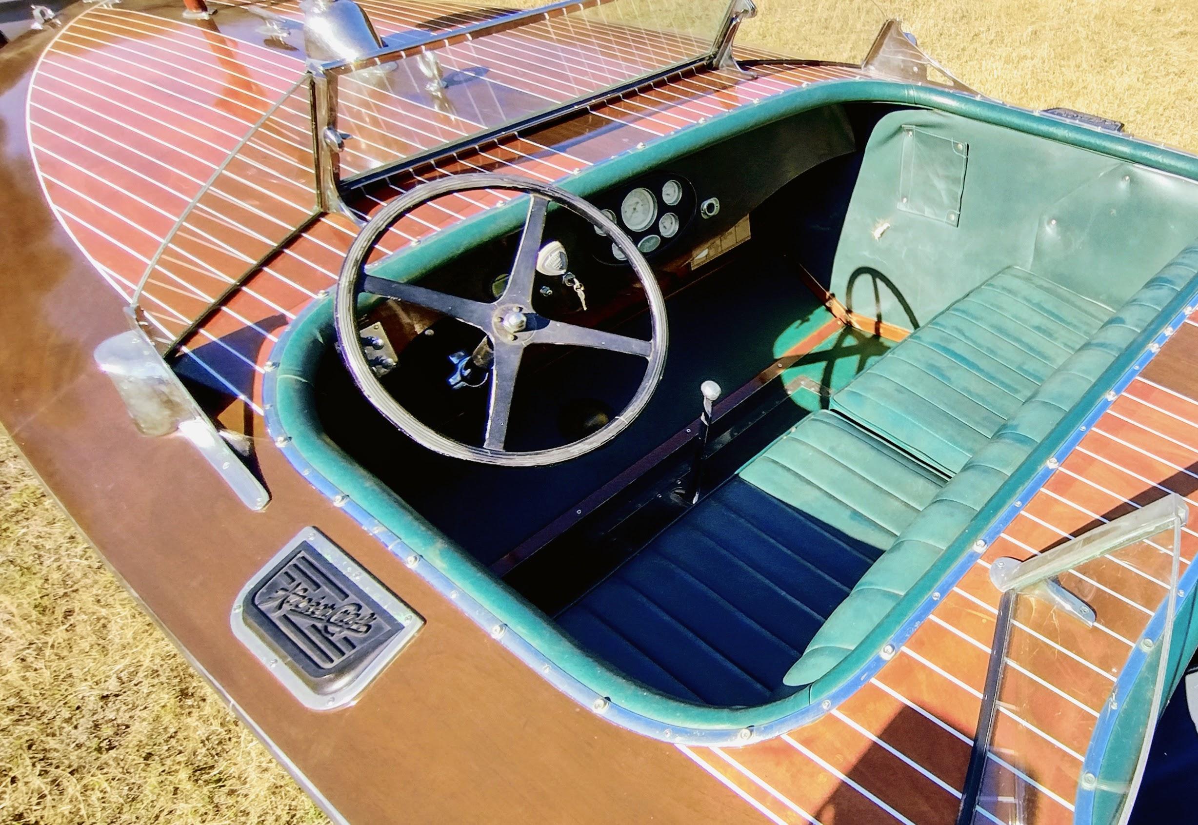 1988 Hacker-Craft 30 Triple Cockpit Runabout for sale - YachtWorld