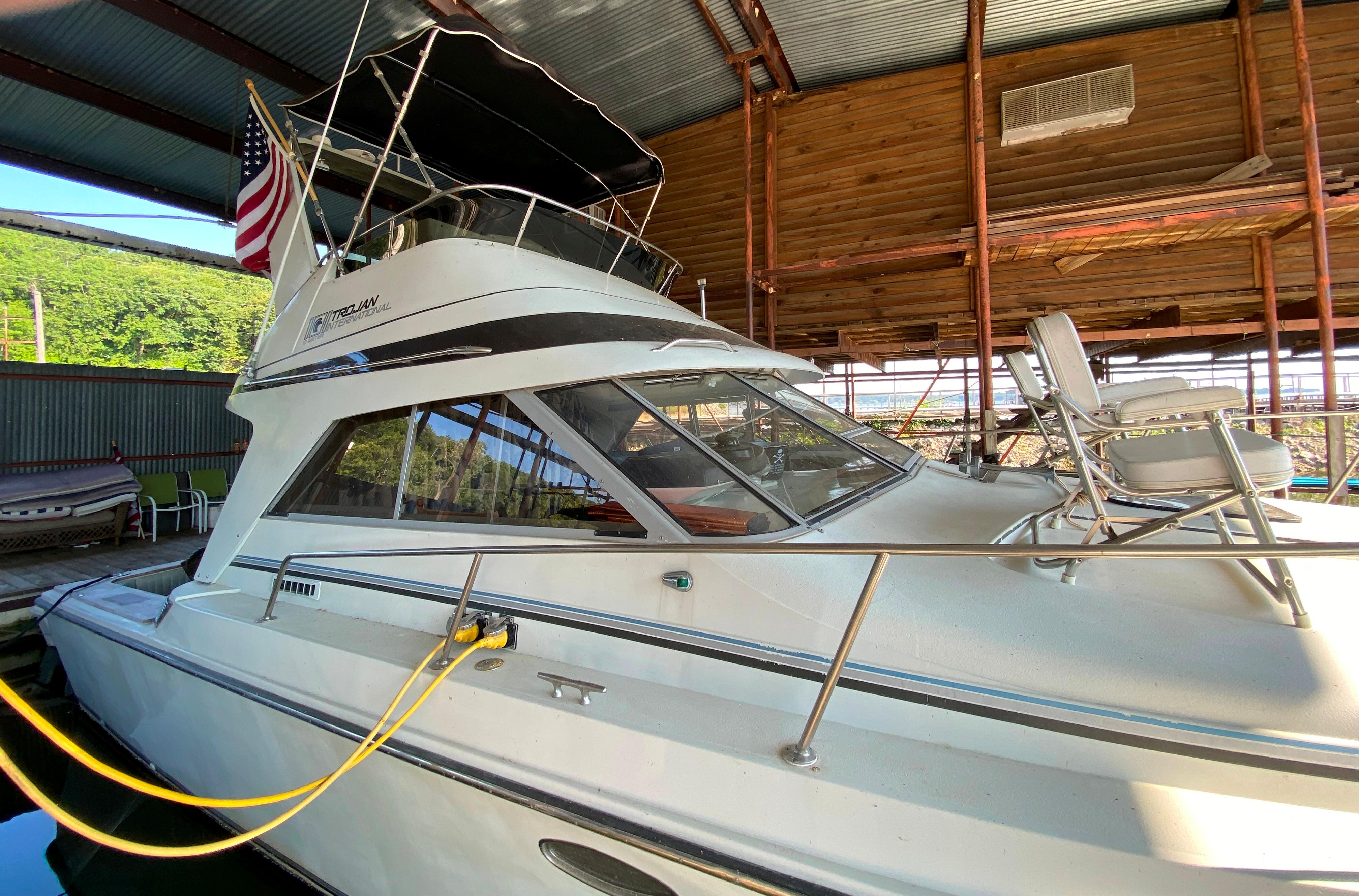 1984 Trojan 10 Meter Sedan Flybridge for sale - YachtWorld