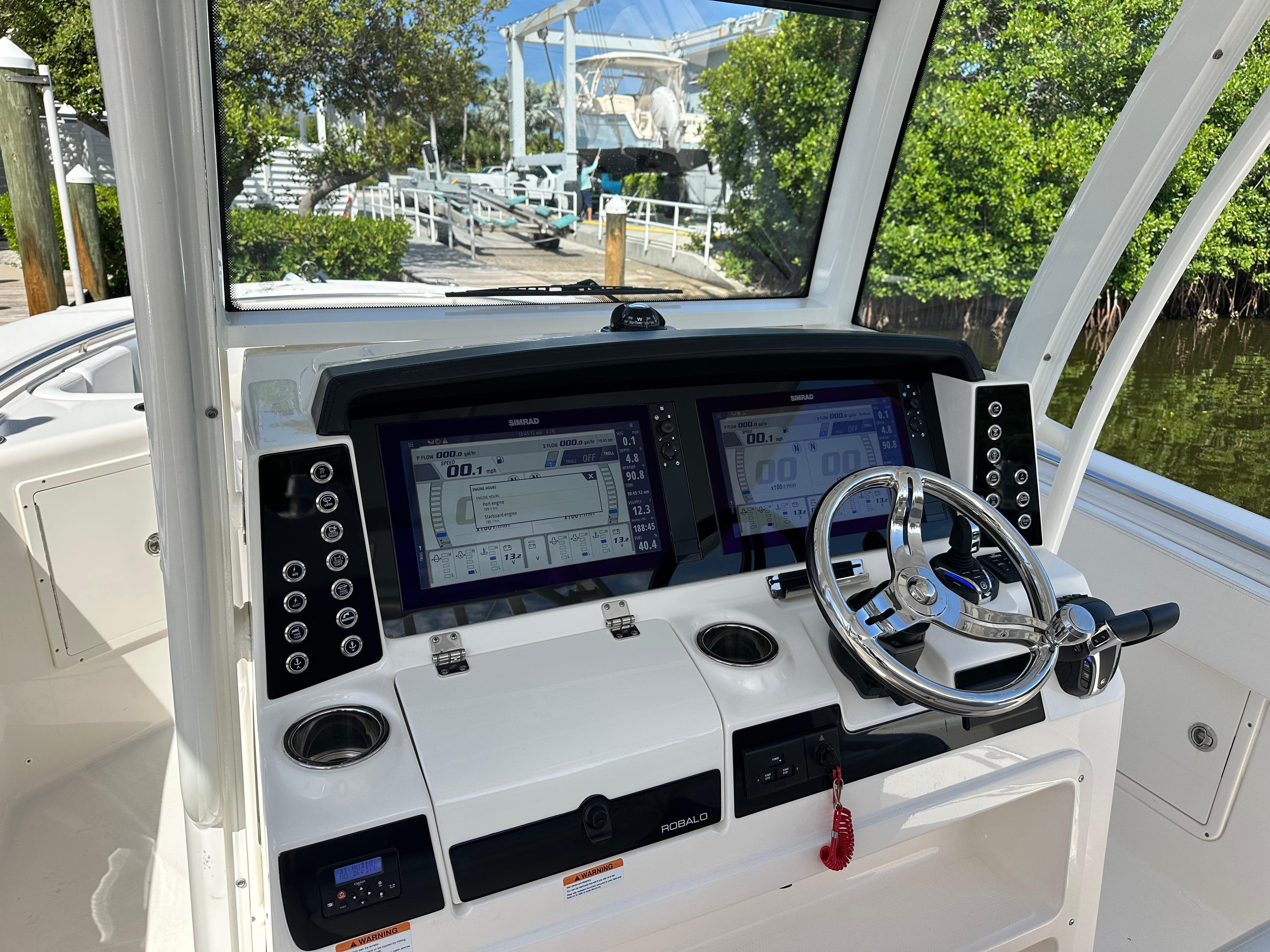 2021 Robalo R302 Center Console Center Console for sale - YachtWorld