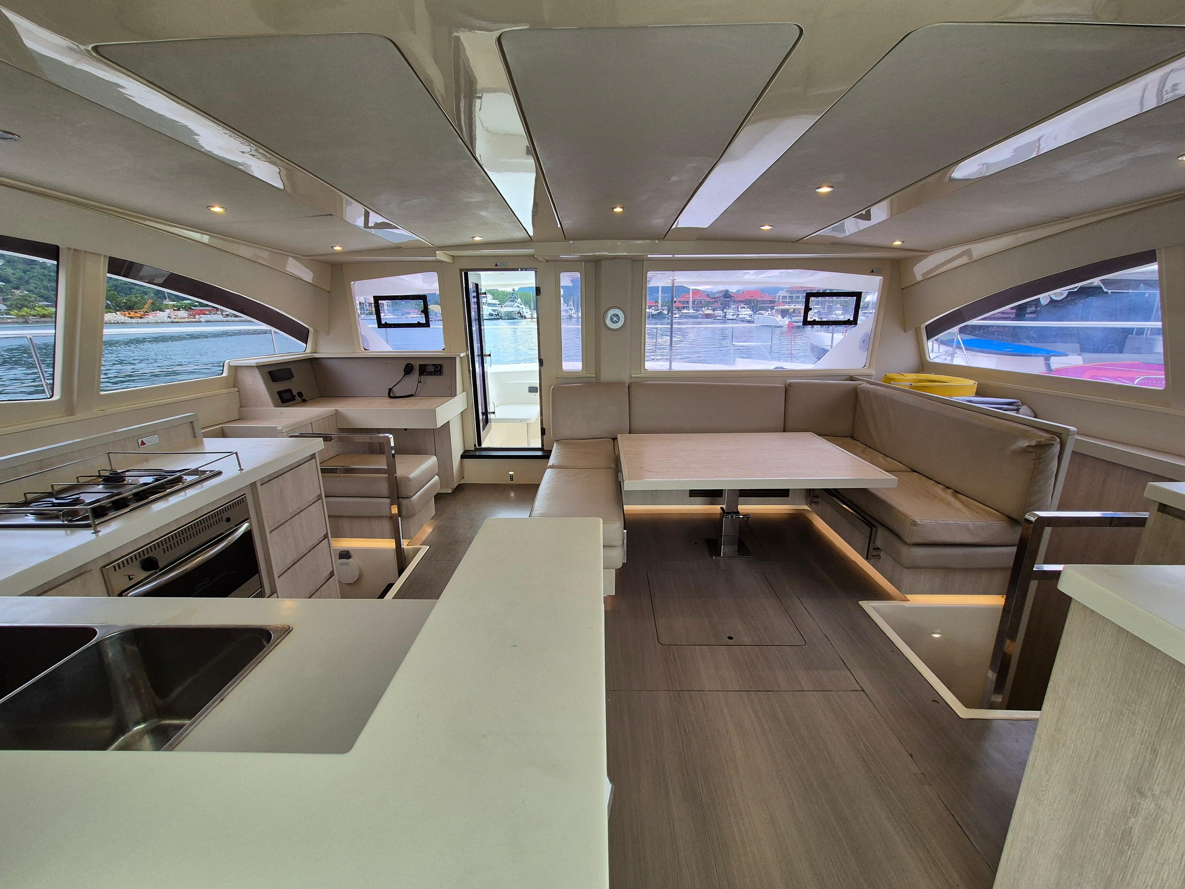 2016 Leopard 51 Powercat Power Catamaran for sale - YachtWorld