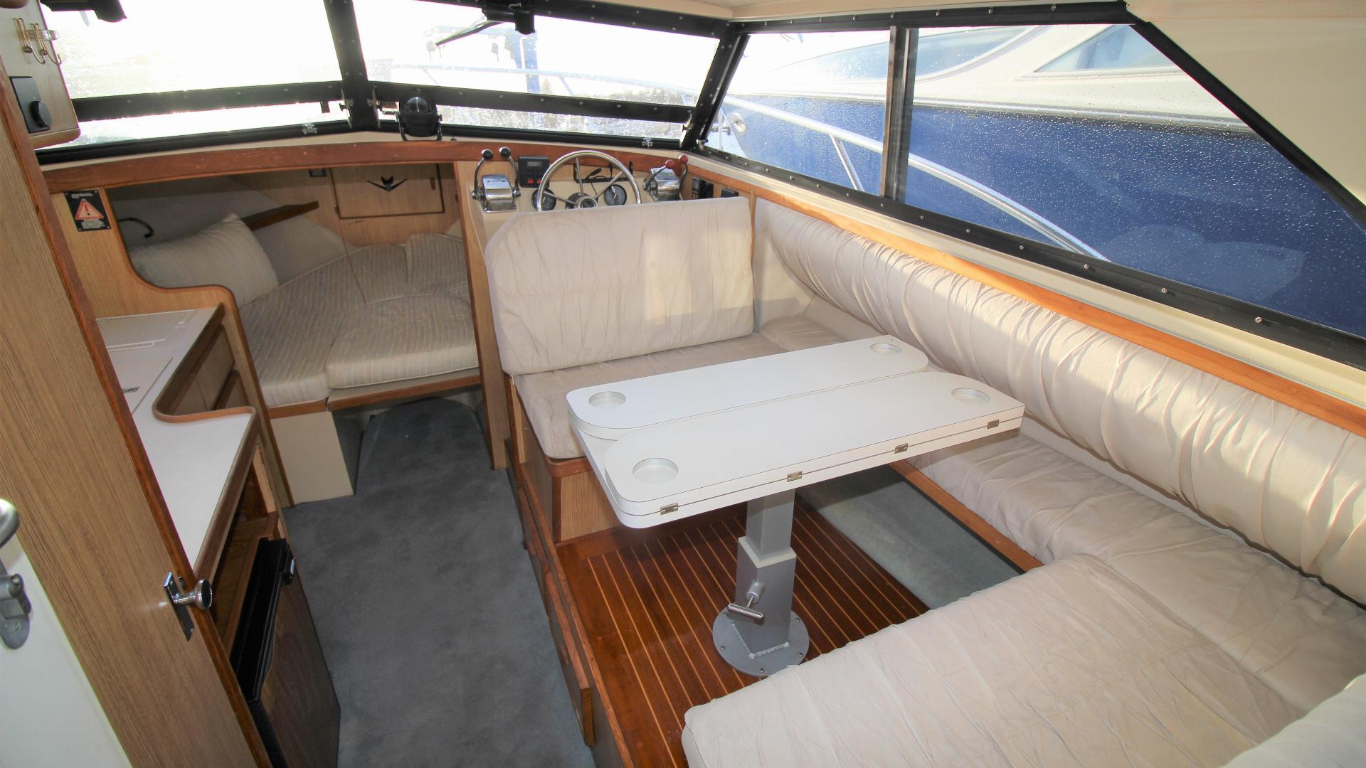 Bertram 28 Flybridge CRUISER | 1990 | 28ft | Boatshop24