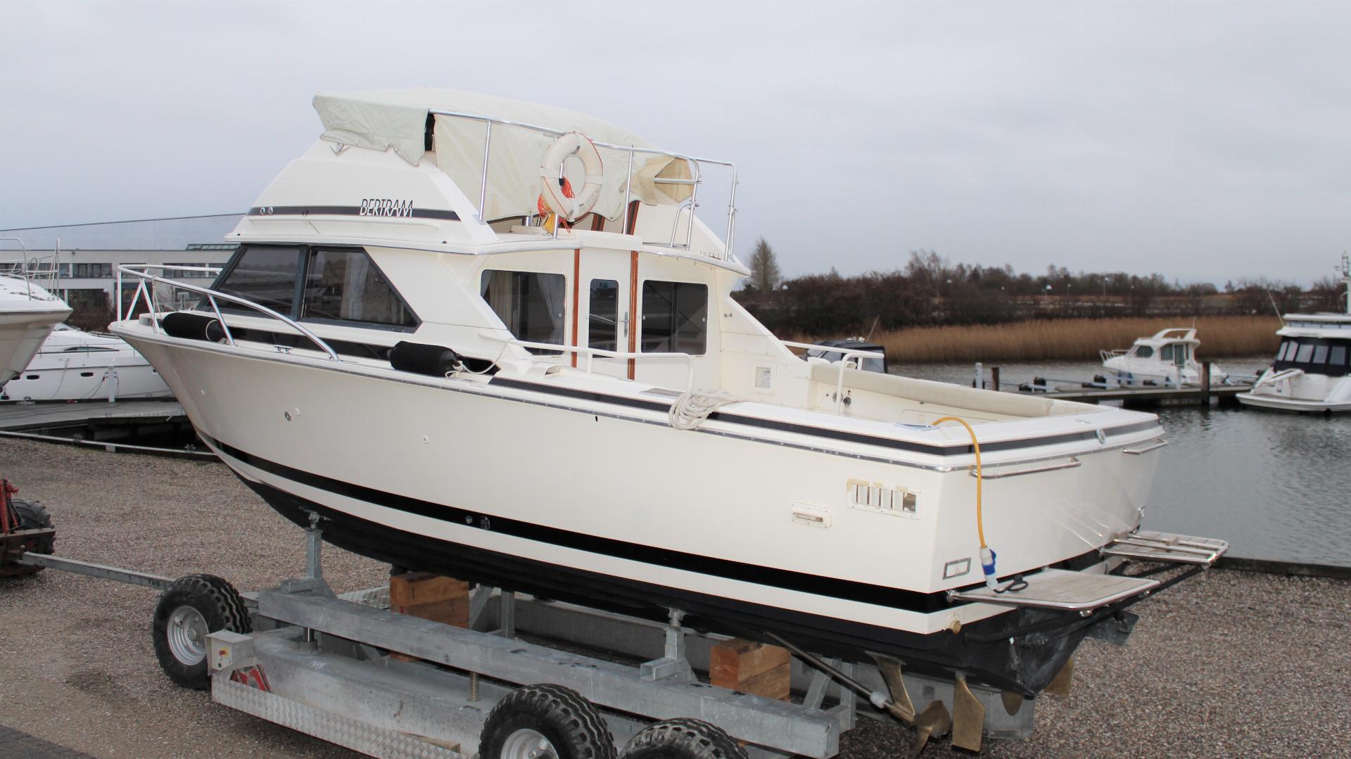 Bertram 28 Flybridge CRUISER | 1990 | 28ft | Boatshop24