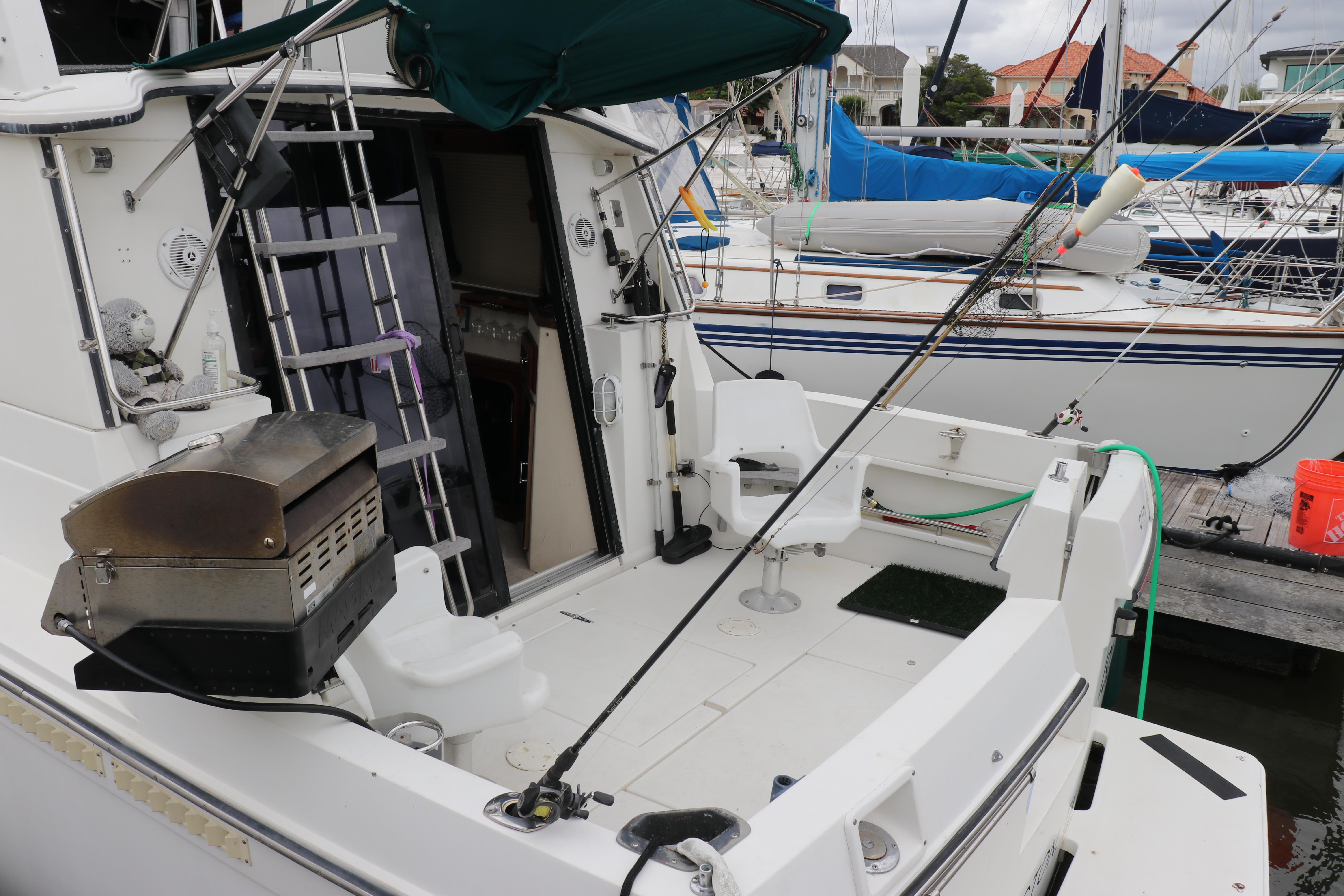 1986 Carver 3227 Convertible Convertible for sale - YachtWorld