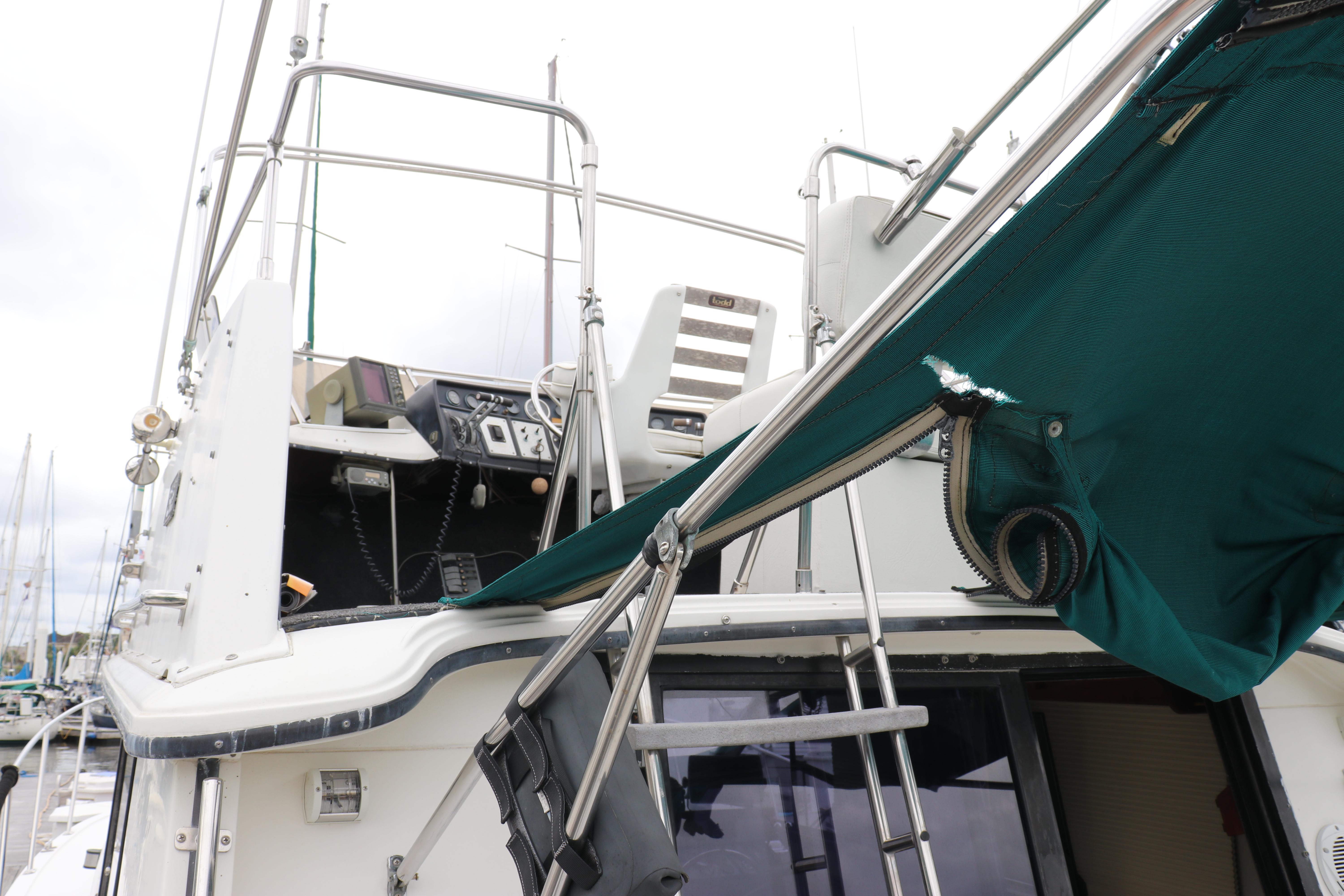 1986 Carver 3227 Convertible Convertible for sale - YachtWorld