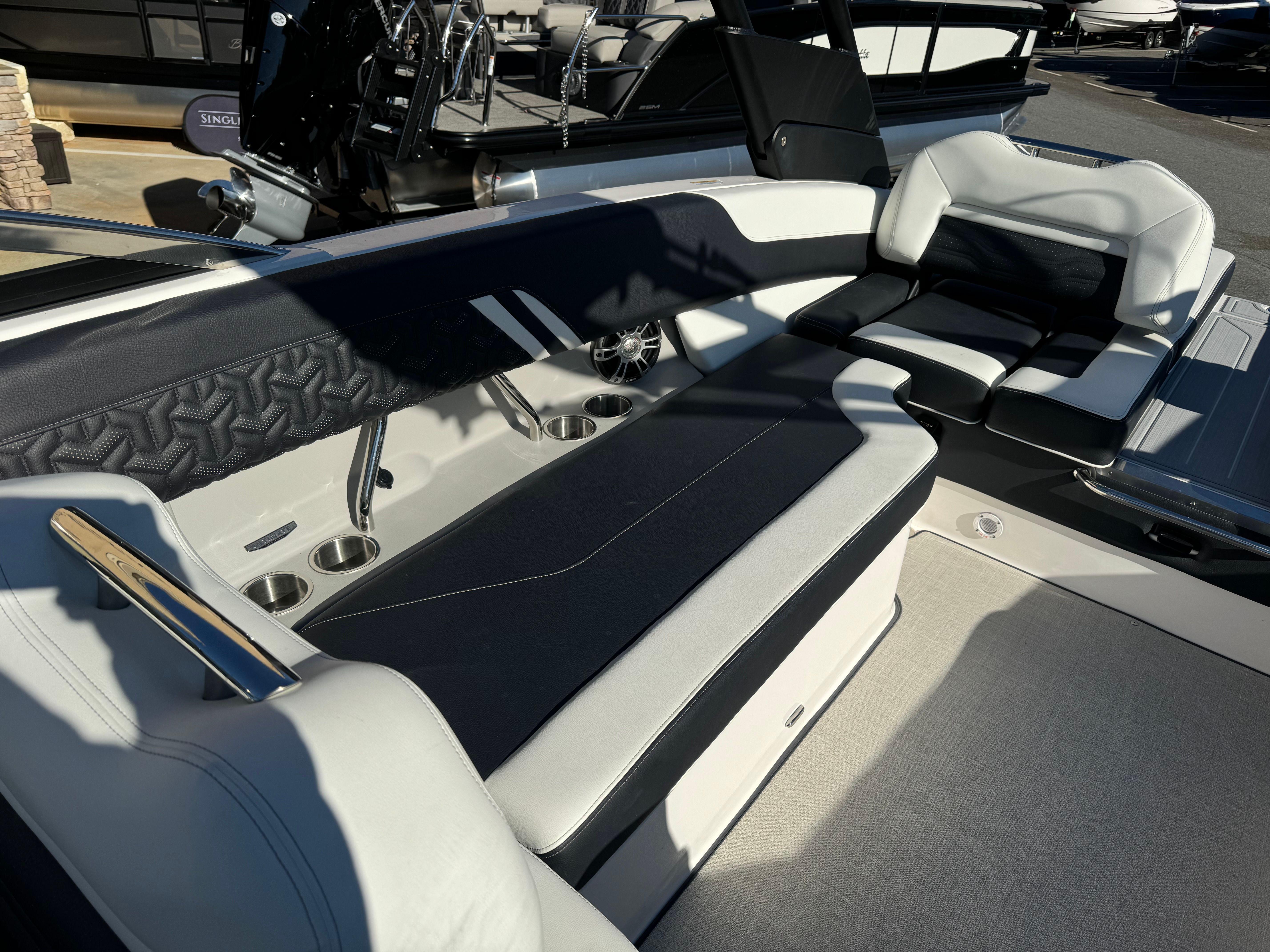 2025 Regal LS6 Surf Bowrider for sale - YachtWorld