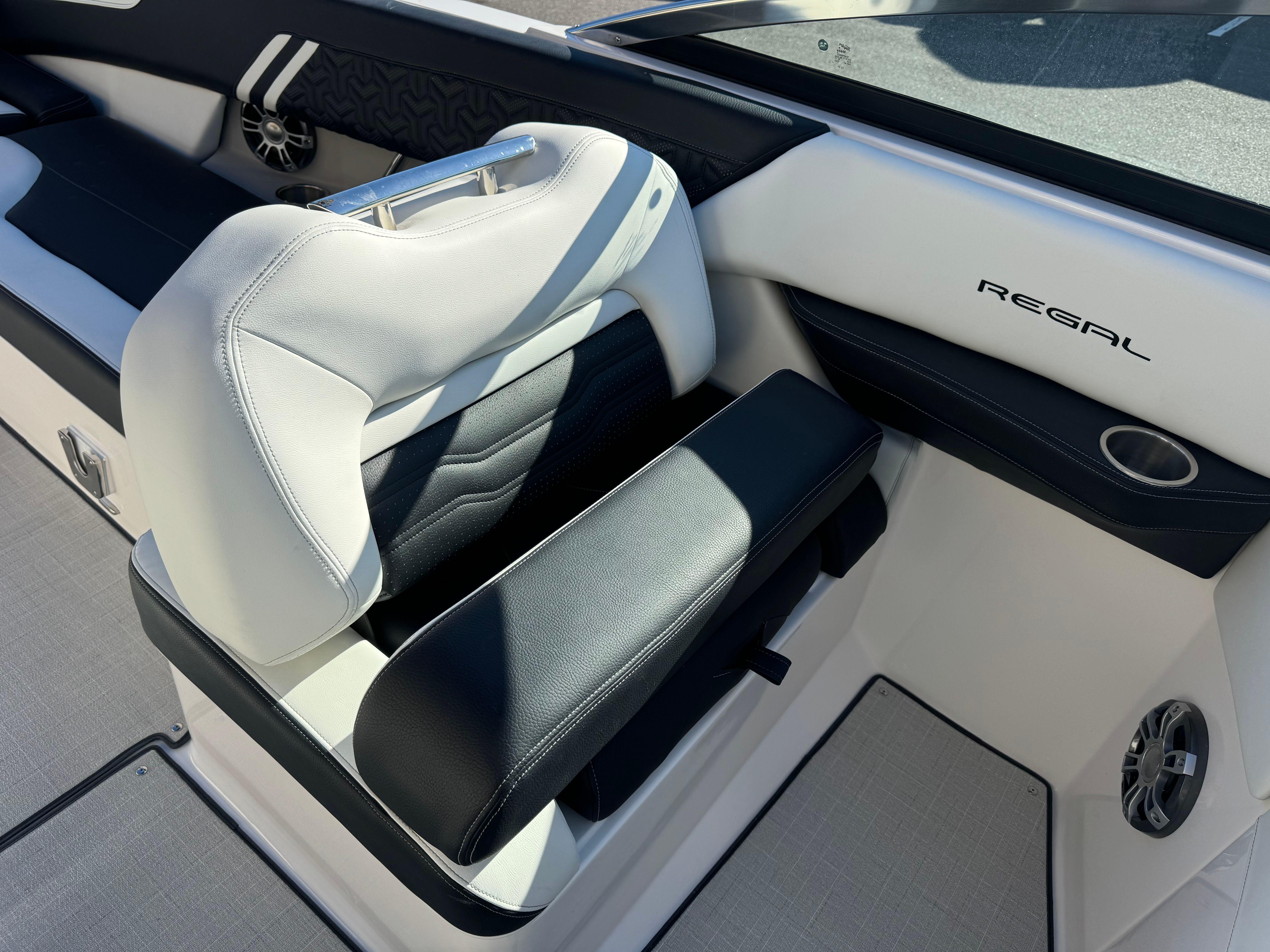 2025 Regal LS6 Surf Bowrider for sale - YachtWorld