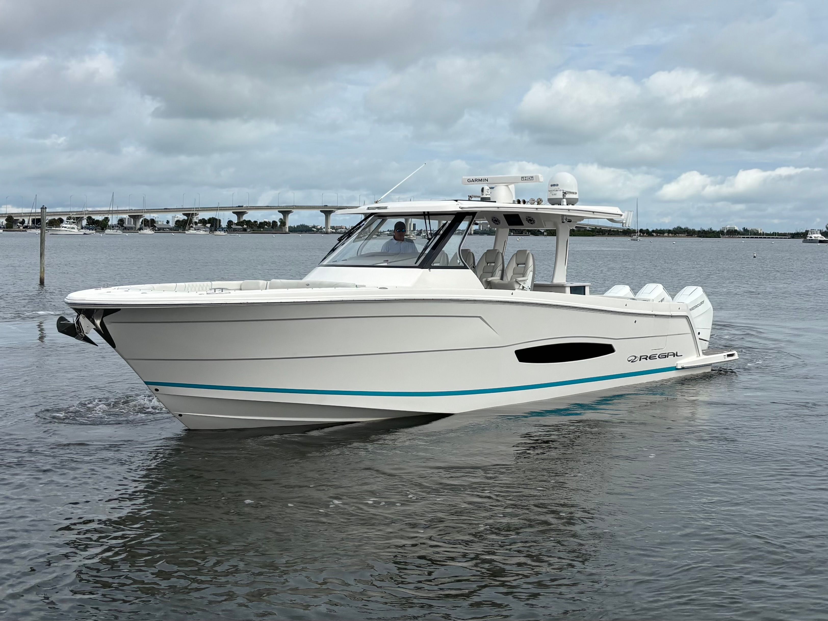 2024 Regal 38 SAV Motor Yachts for sale - YachtWorld