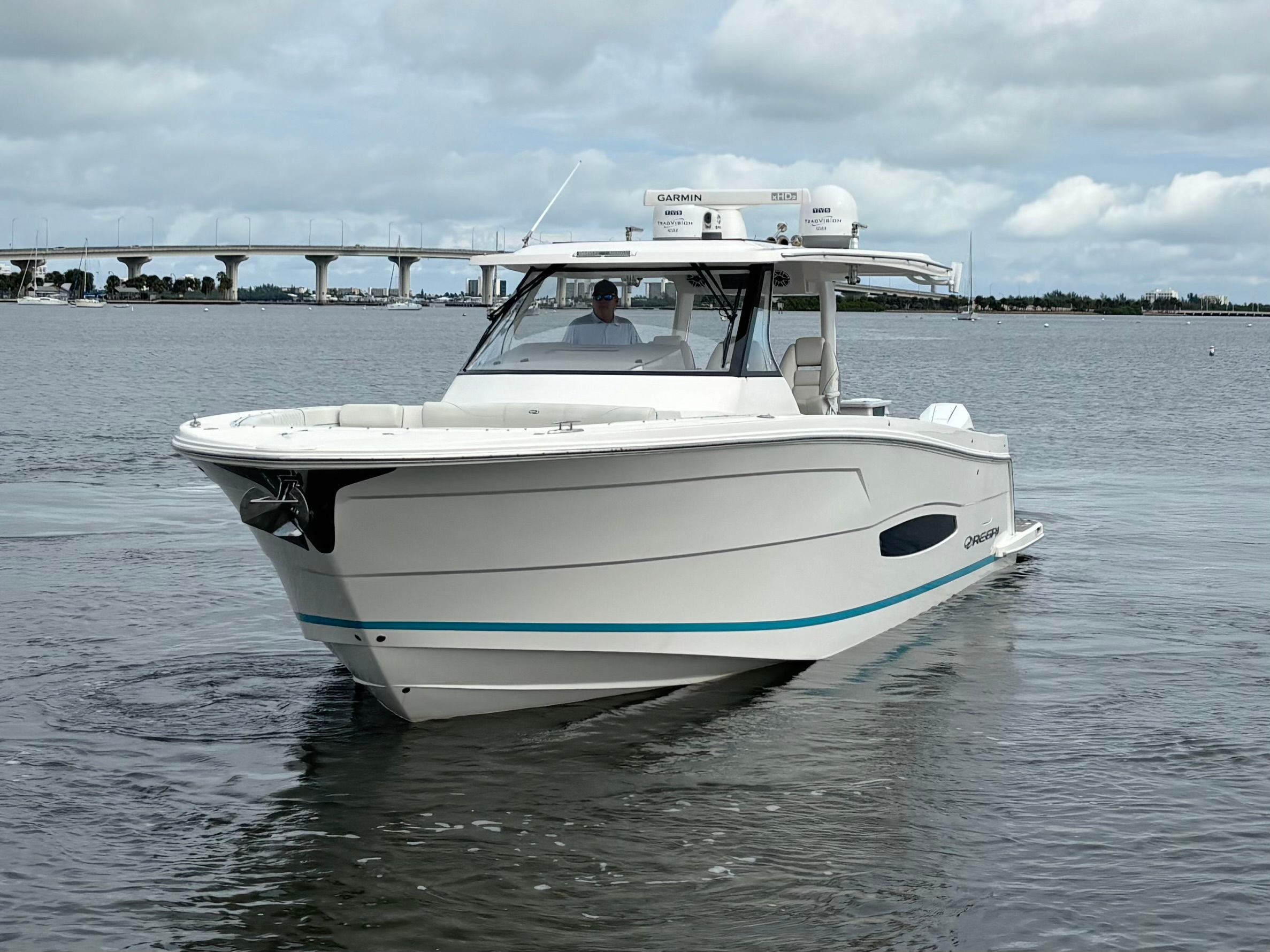 2024 Regal 38 SAV Motor Yachts for sale - YachtWorld