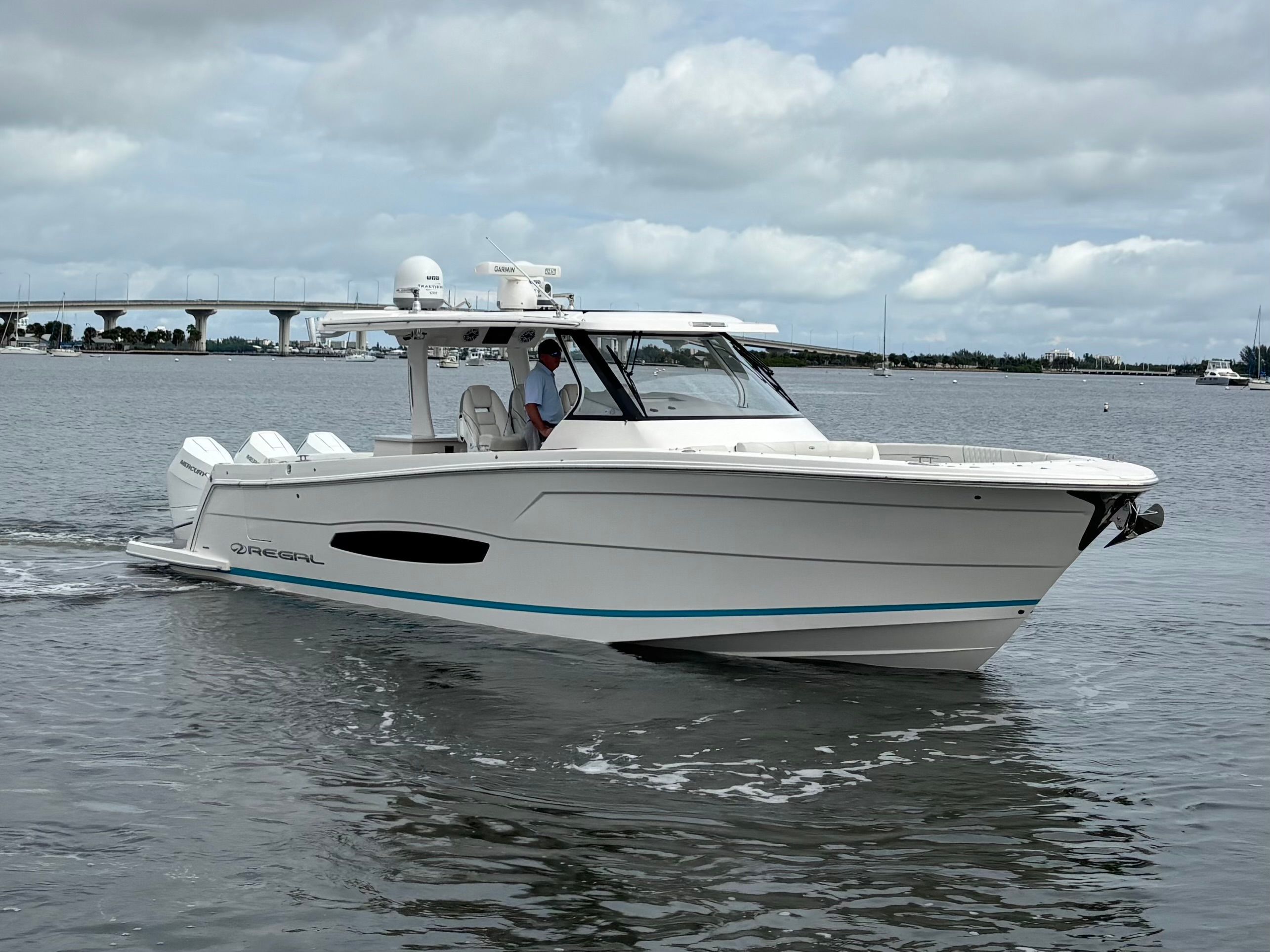 2024 Regal 38 SAV Motor Yachts for sale - YachtWorld