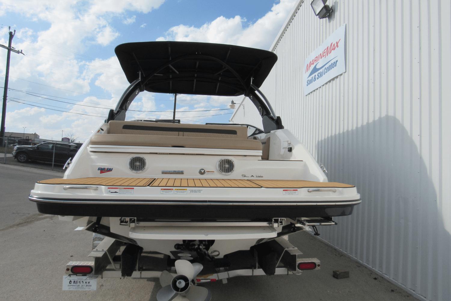 2017 Sea Ray 250 SLX Runabout for sale - YachtWorld