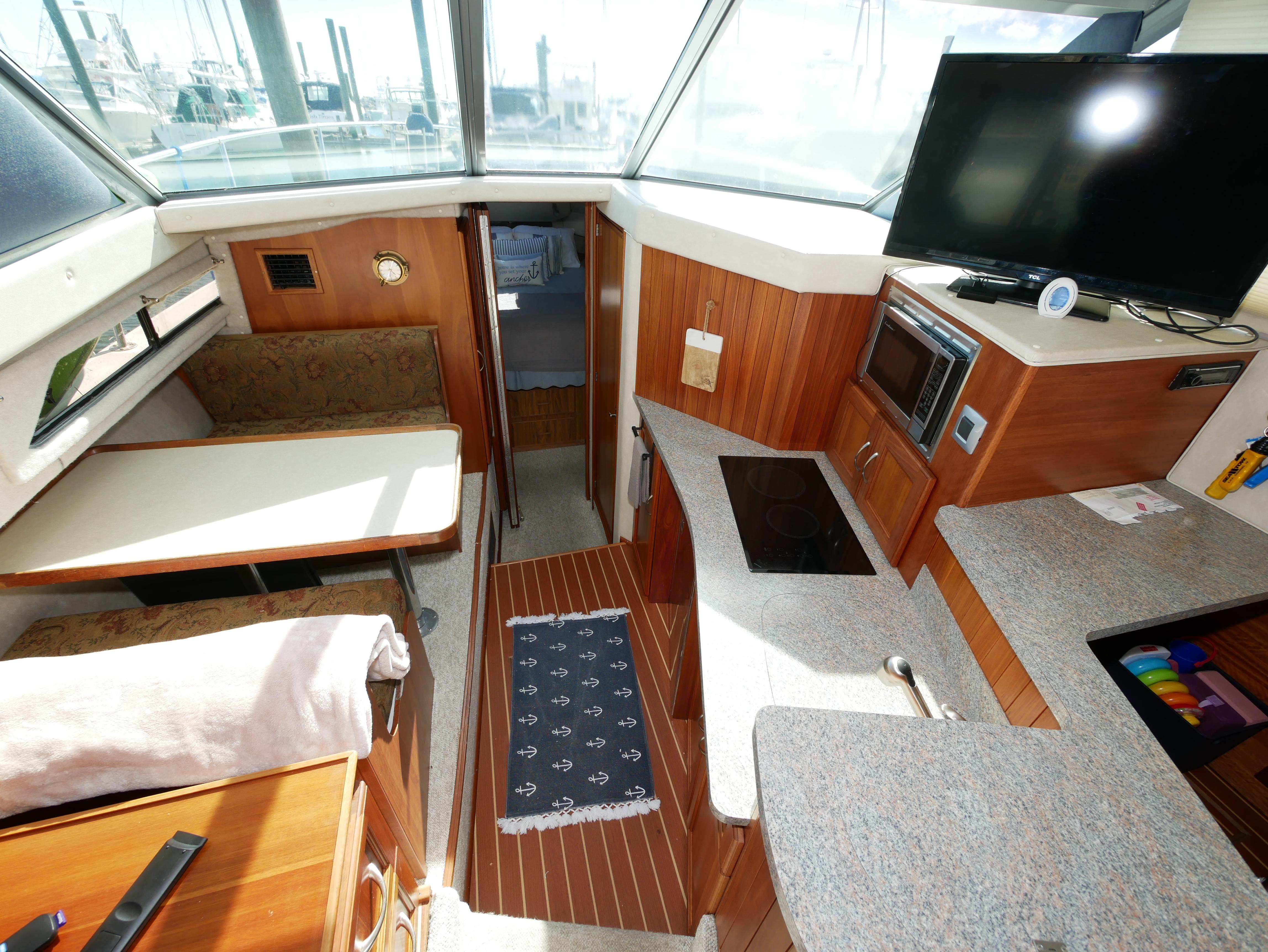 1985 Sea Ray 340 Sedan Bridge Sedan-Boot Kaufen - YachtWorld