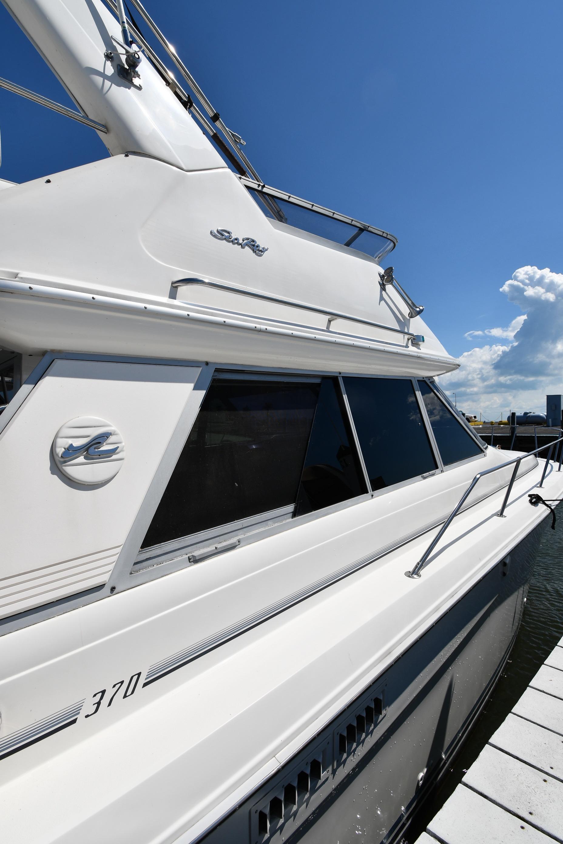 1991 Sea Ray 370 Sedan Bridge Bateaux convertibles à vendre - YachtWorld